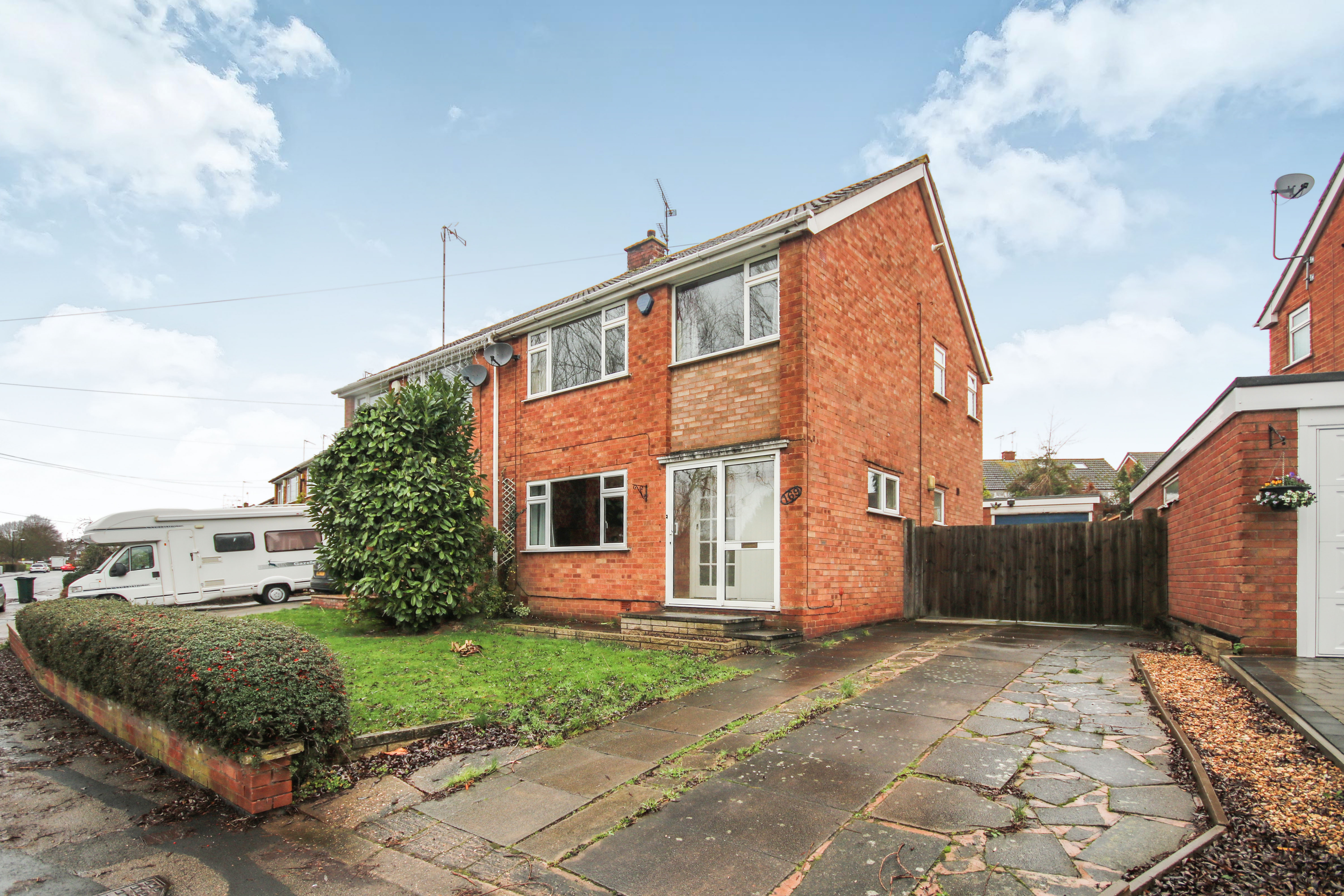 3 bedroom semi-detached house for sale in Sutton Avenue, Coventry, CV5 7EW