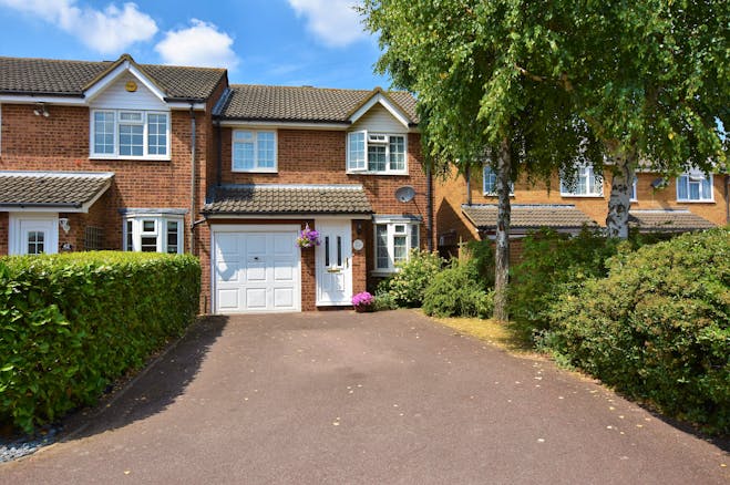 3 Bedroom Semi Detached House For Sale In Groveside Close Carshalton