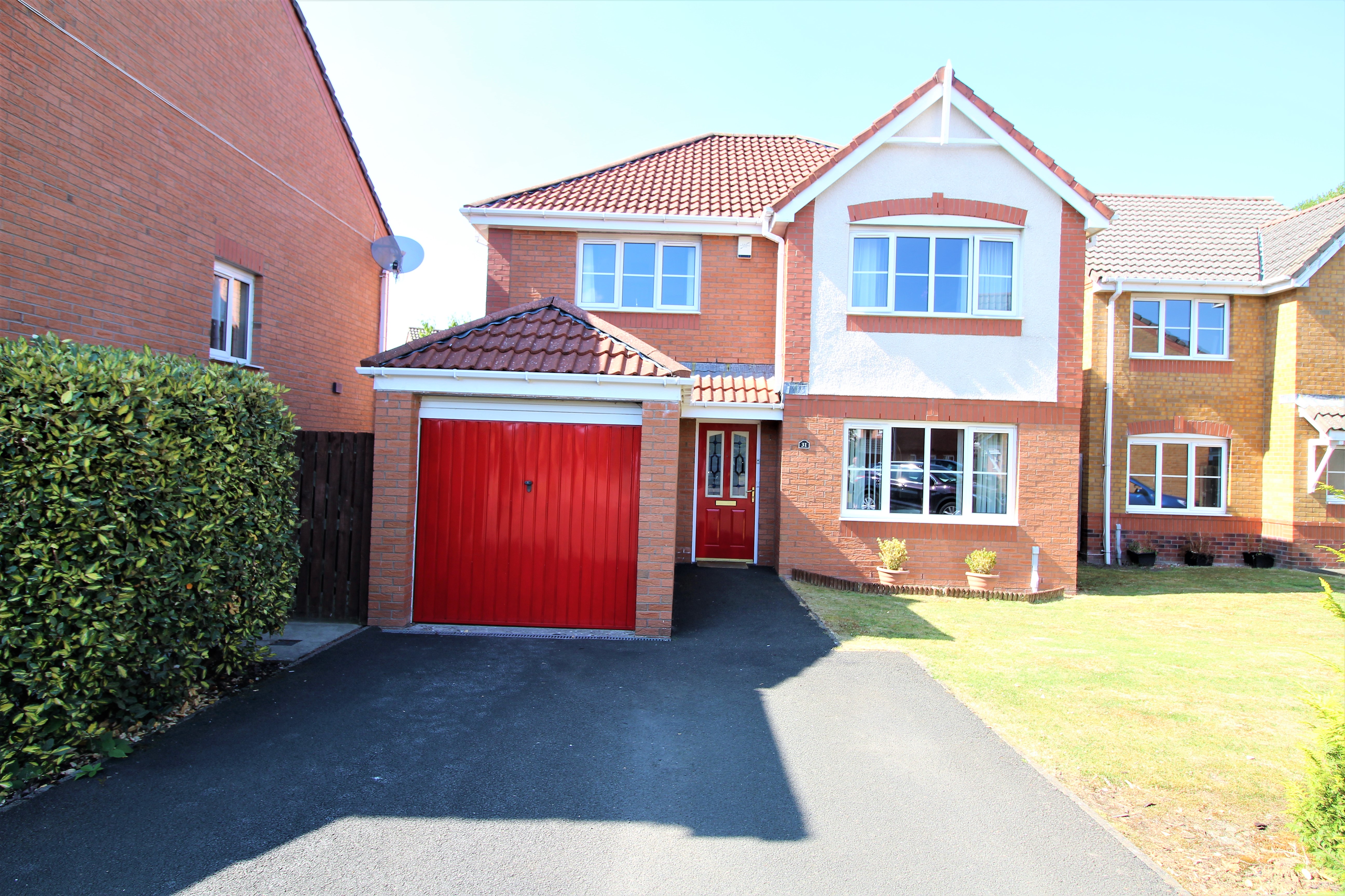 4 bedroom detached house for sale in Redpath Drive, Glasgow, G72 7UA