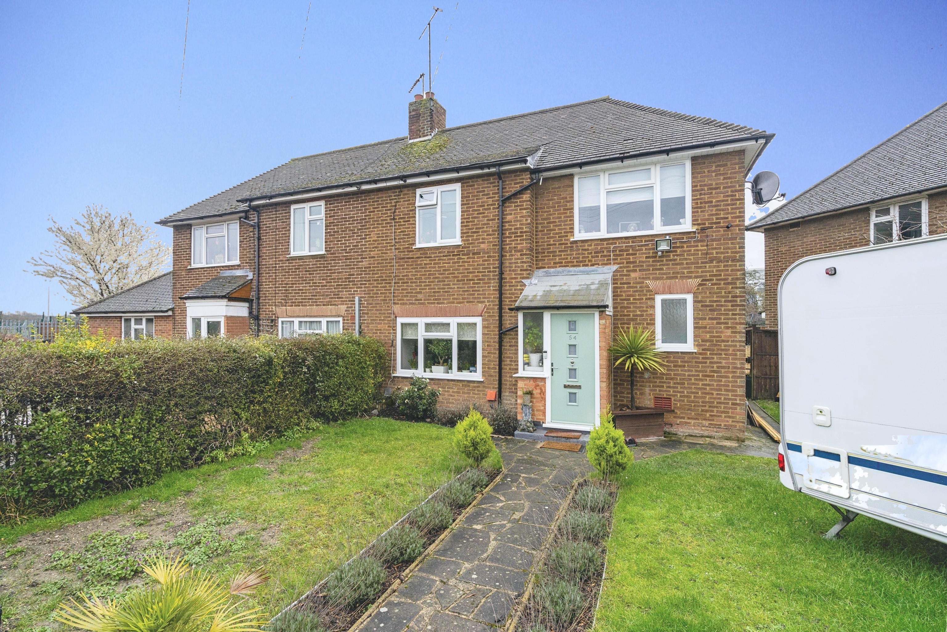 3 bedroom semi-detached house for sale in Northfields, Dunstable, LU5 5AL