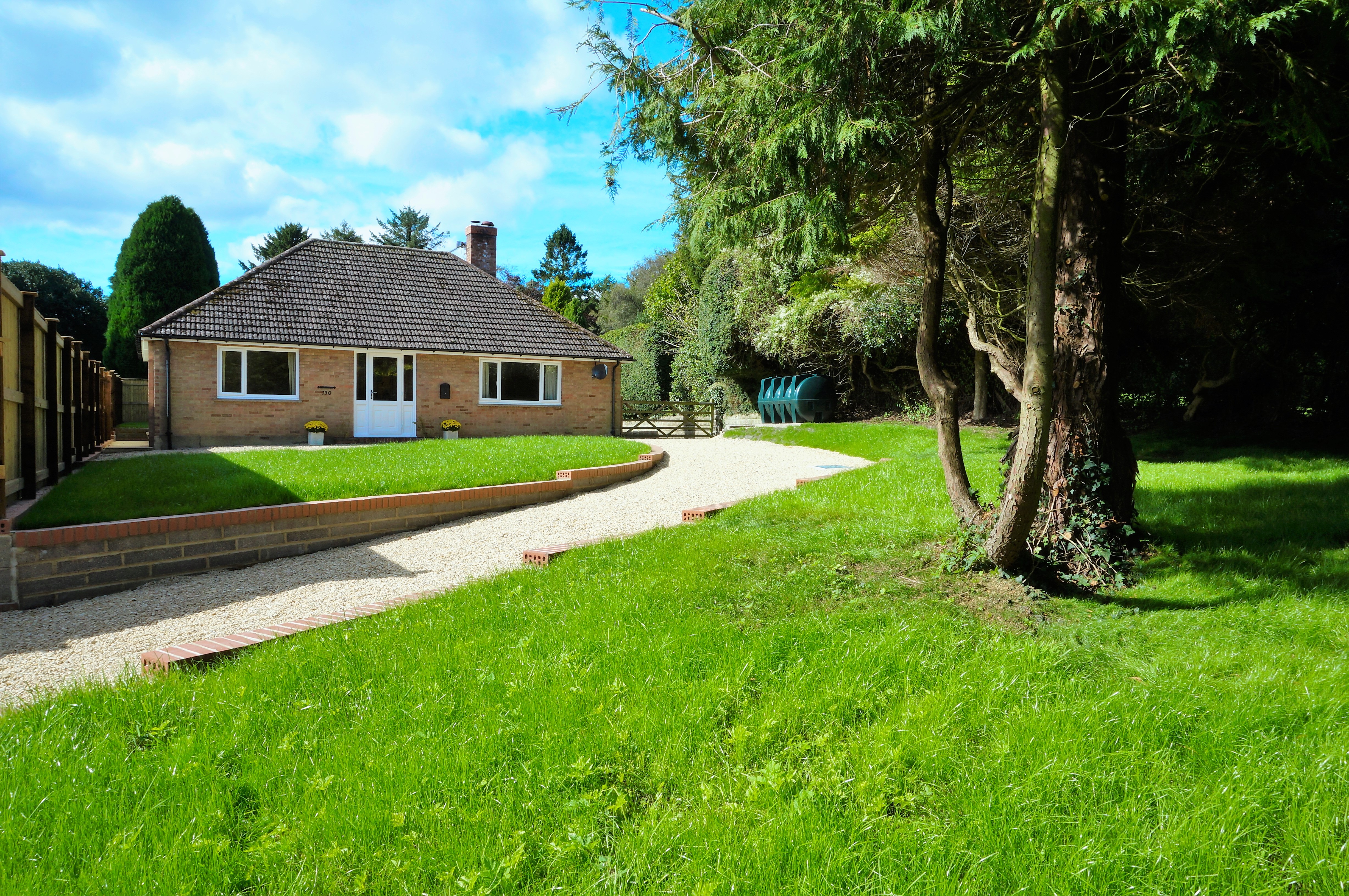 3 bedroom detached bungalow for sale in High Street Burbage ...
