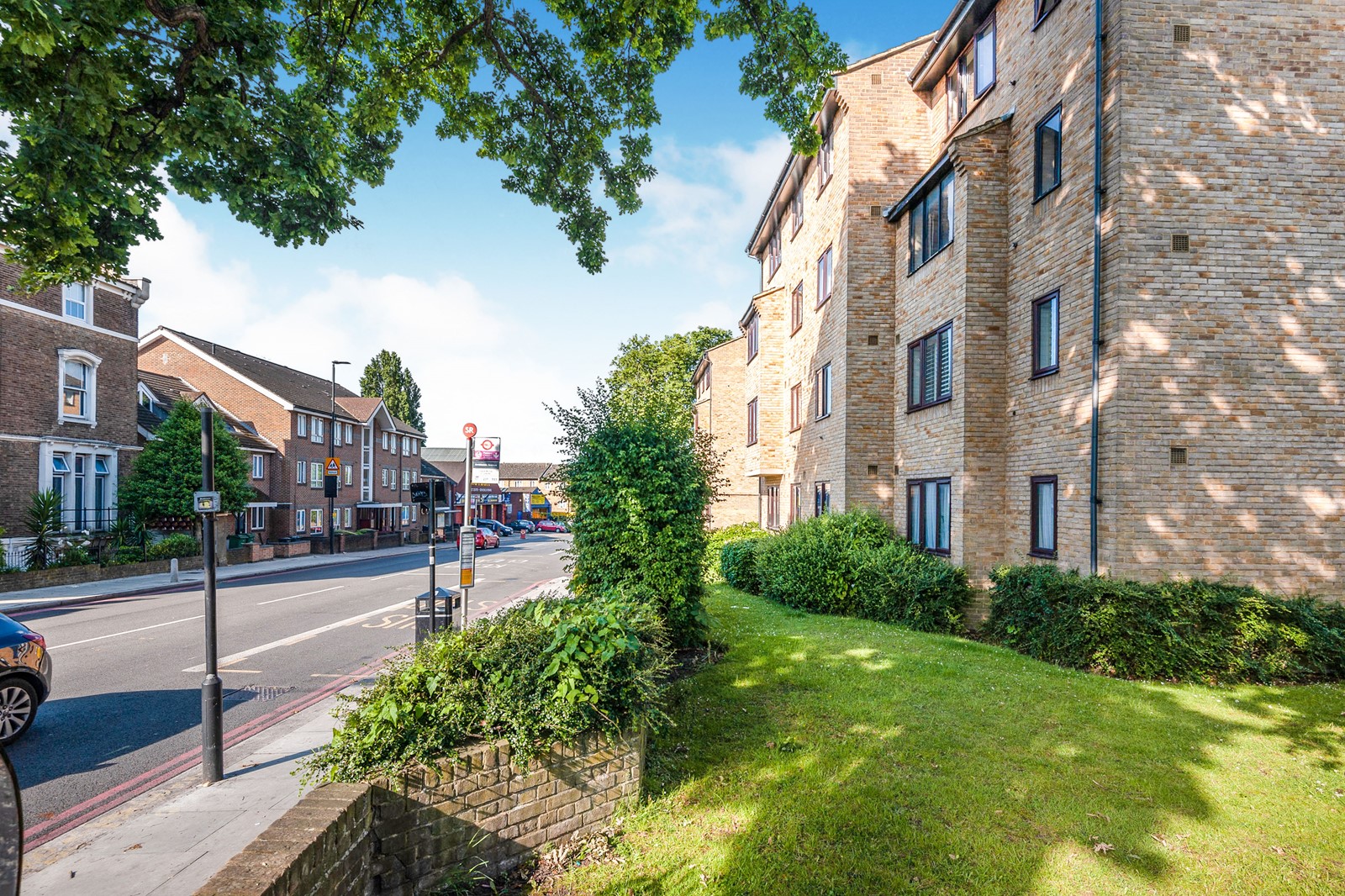 studio flat for sale in Campbell Close, Streatham, SW16 6NJ