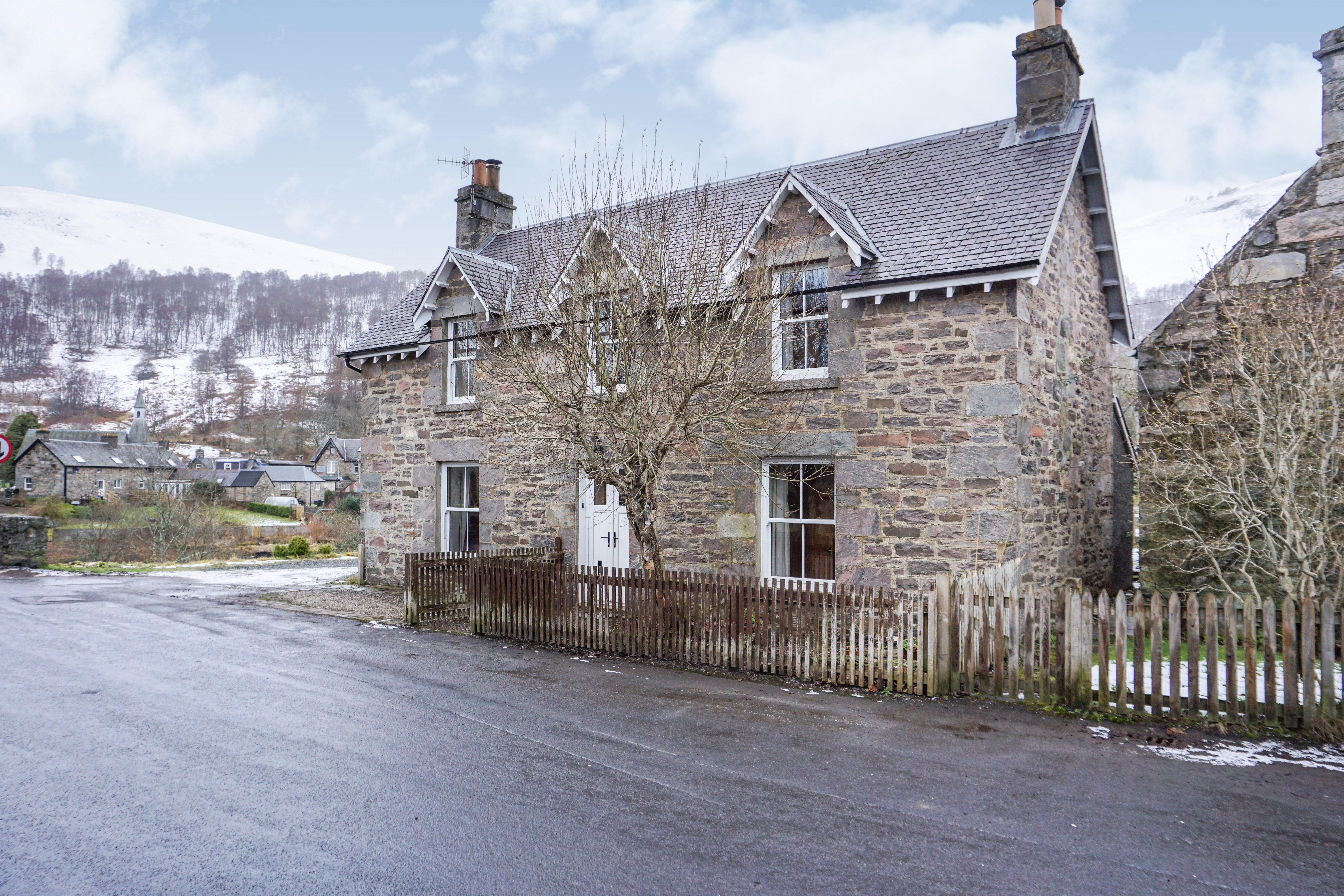 2 bedroom detached house for sale in Kinloch Rannoch, Kinloch Rannoch ...