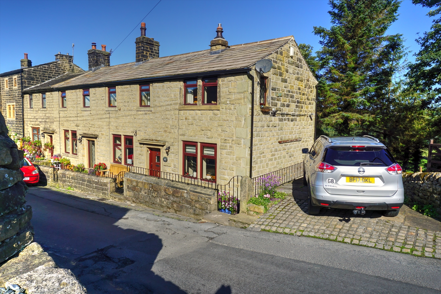 4 bedroom cottage for sale in Lane Top, Colne, BB8 8BU