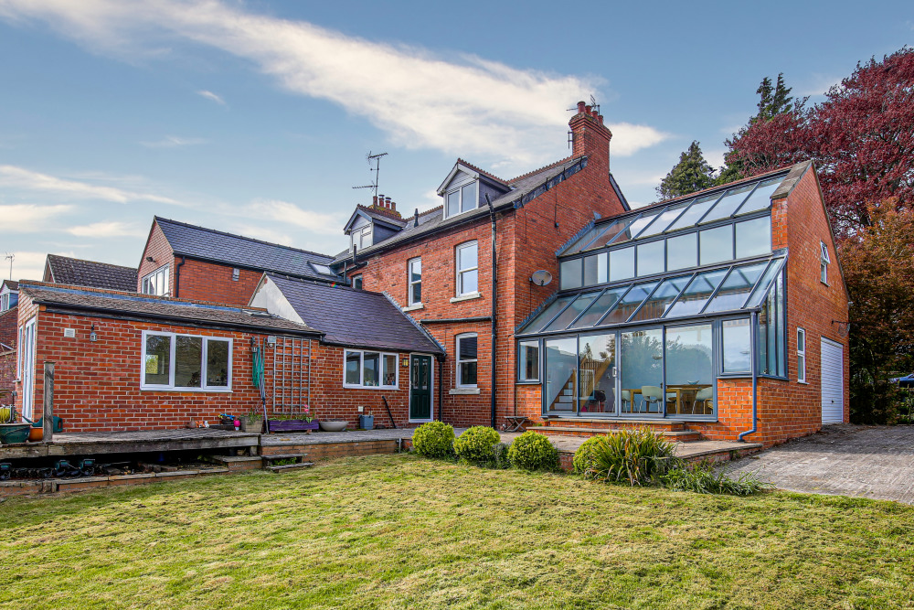 3 bedroom semi-detached house for sale in Ebley Road, Stonehouse, GL10 2LW