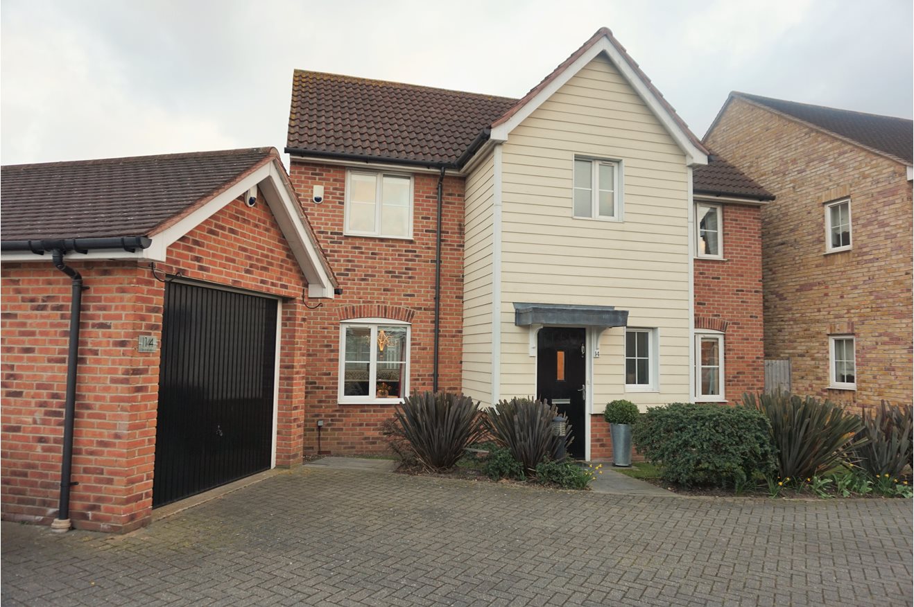 4 bedroom detached house for sale in Tindall Mews, Hornchurch, RM12 4WW