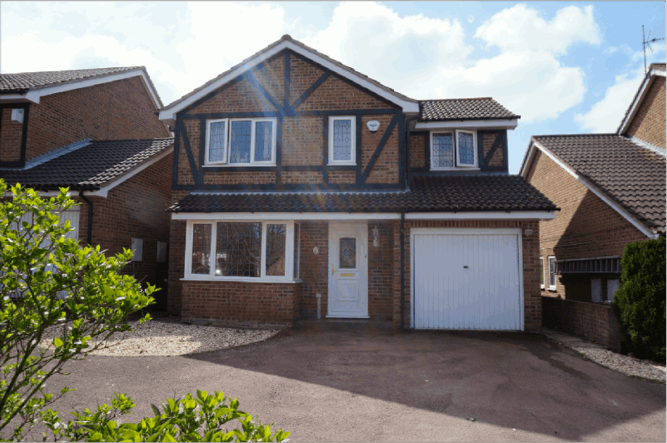 4 bedroom detached house for sale in Centurion Way, Hatch Warren ...