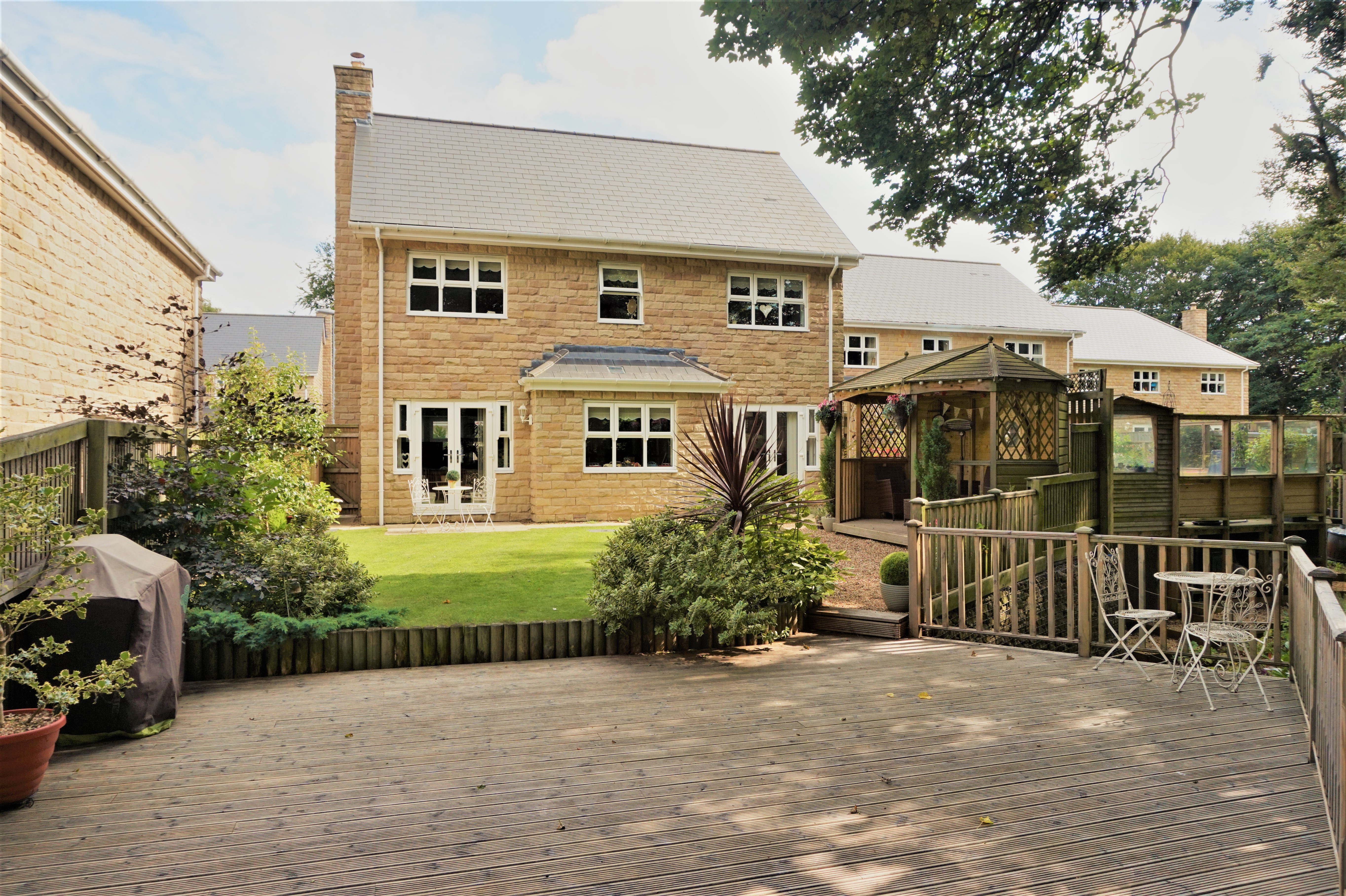 5 bedroom detached house for sale in Marchcroft, Willowfield, Halifax ...