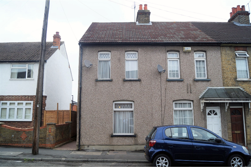 2 bedroom end of terrace house for sale in Cadmore Lane, Cheshunt, EN8 9JG