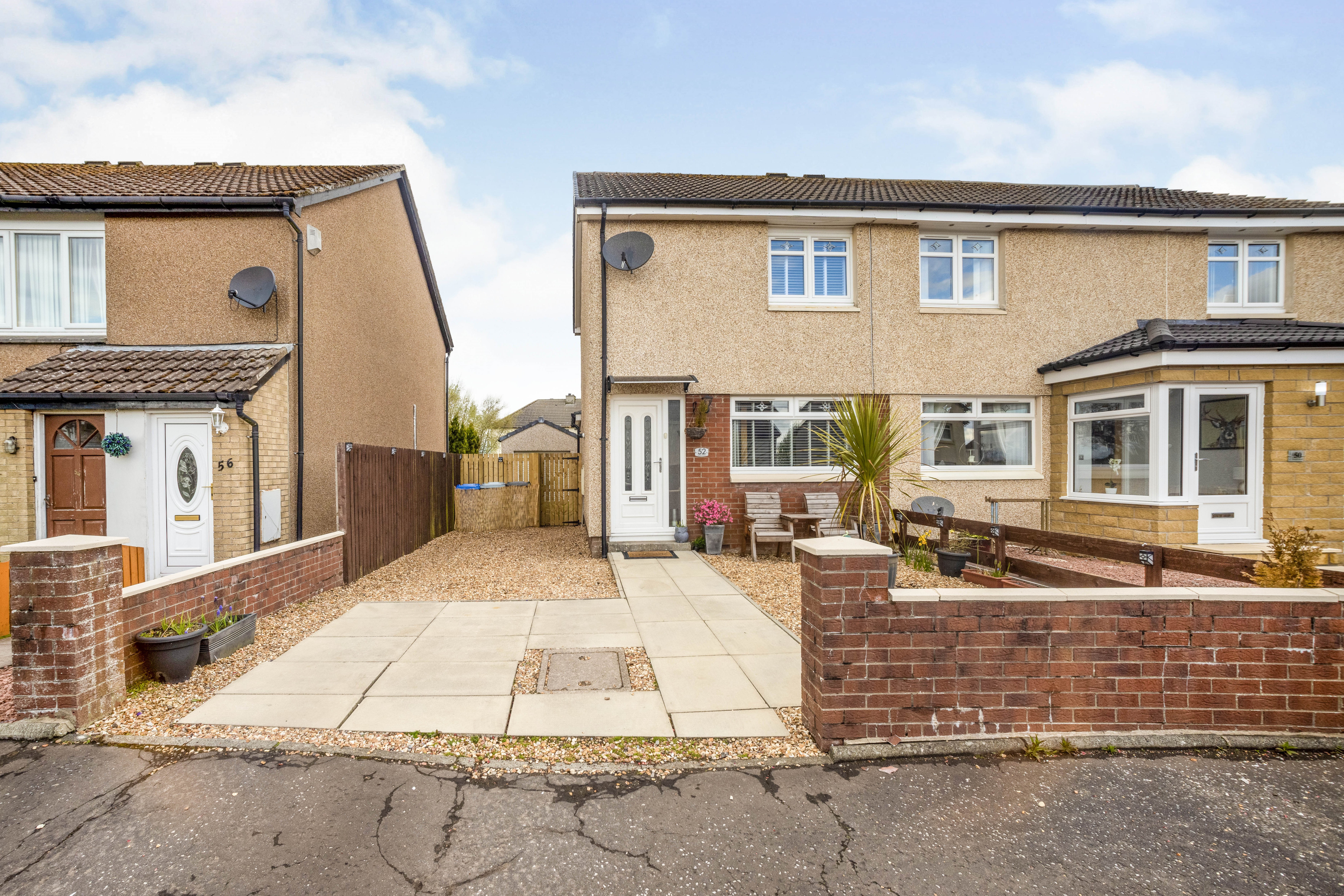2 bedroom semi-detached house for sale in Rosslyn Road, Ashgill, ML9 3AT