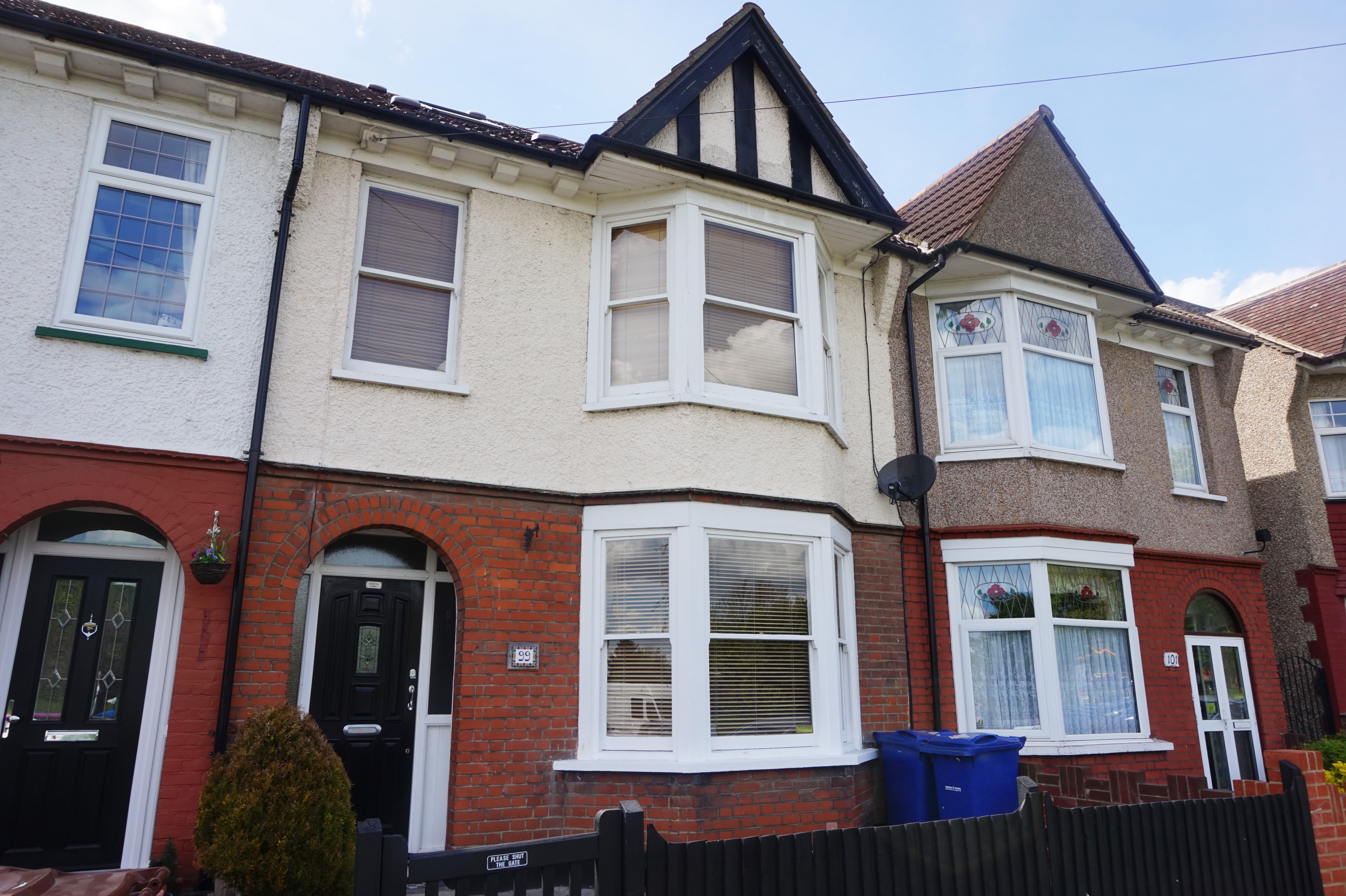3 bedroom terraced house for sale in Parker Road, Grays, RM17 5YW
