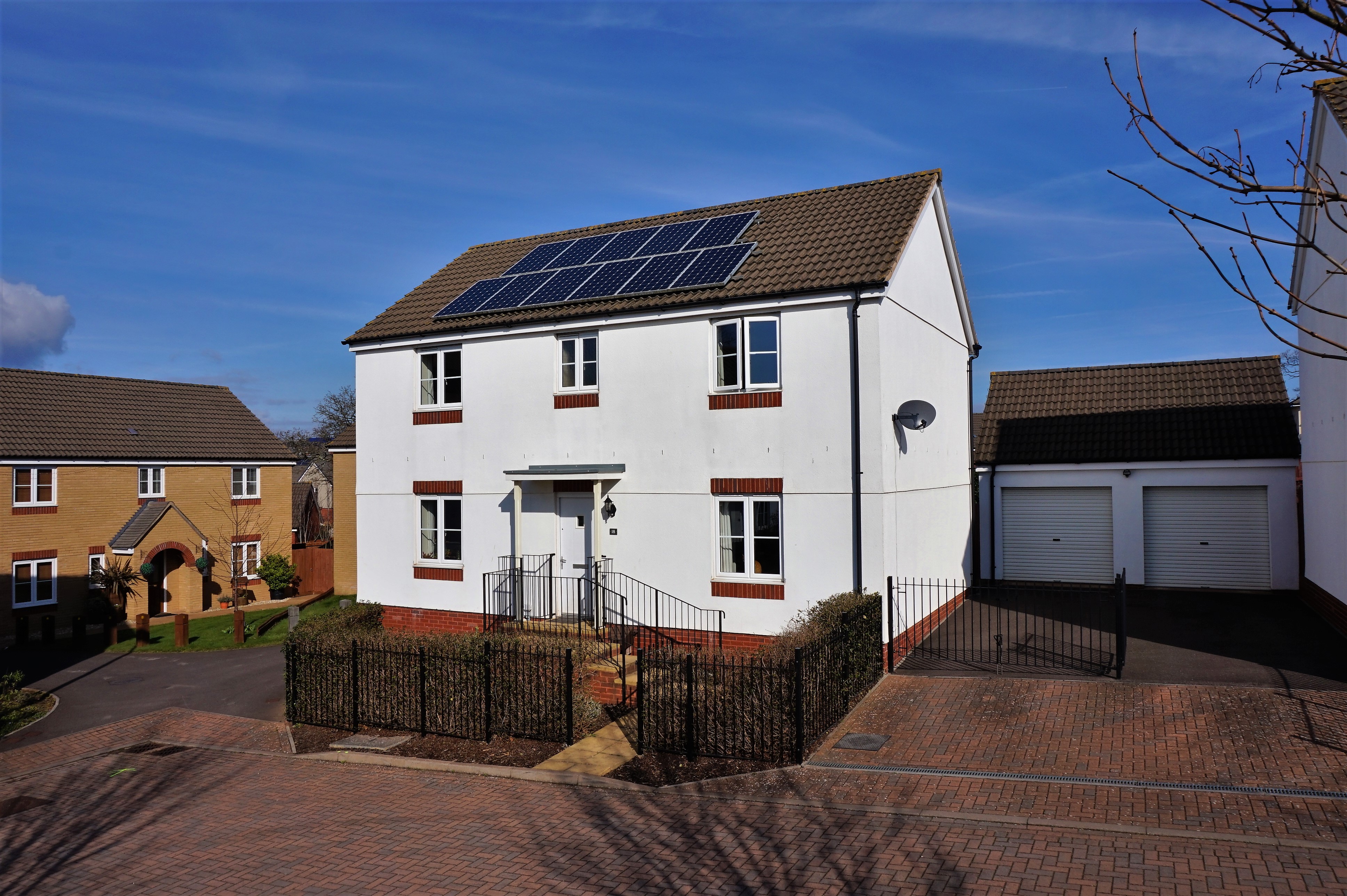 4 bedroom detached house for sale in Resolution Road, Exeter, EX2 7FL