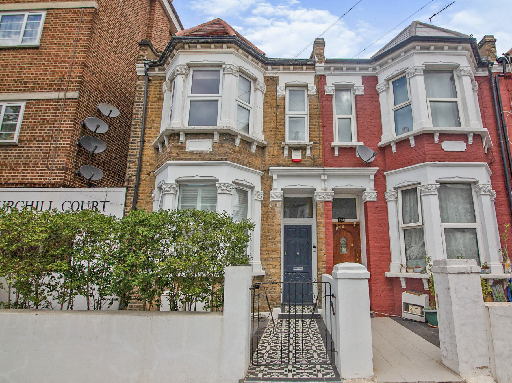 2 bedroom maisonette for sale in Chapter Road, Willesden Green, NW2 5LJ