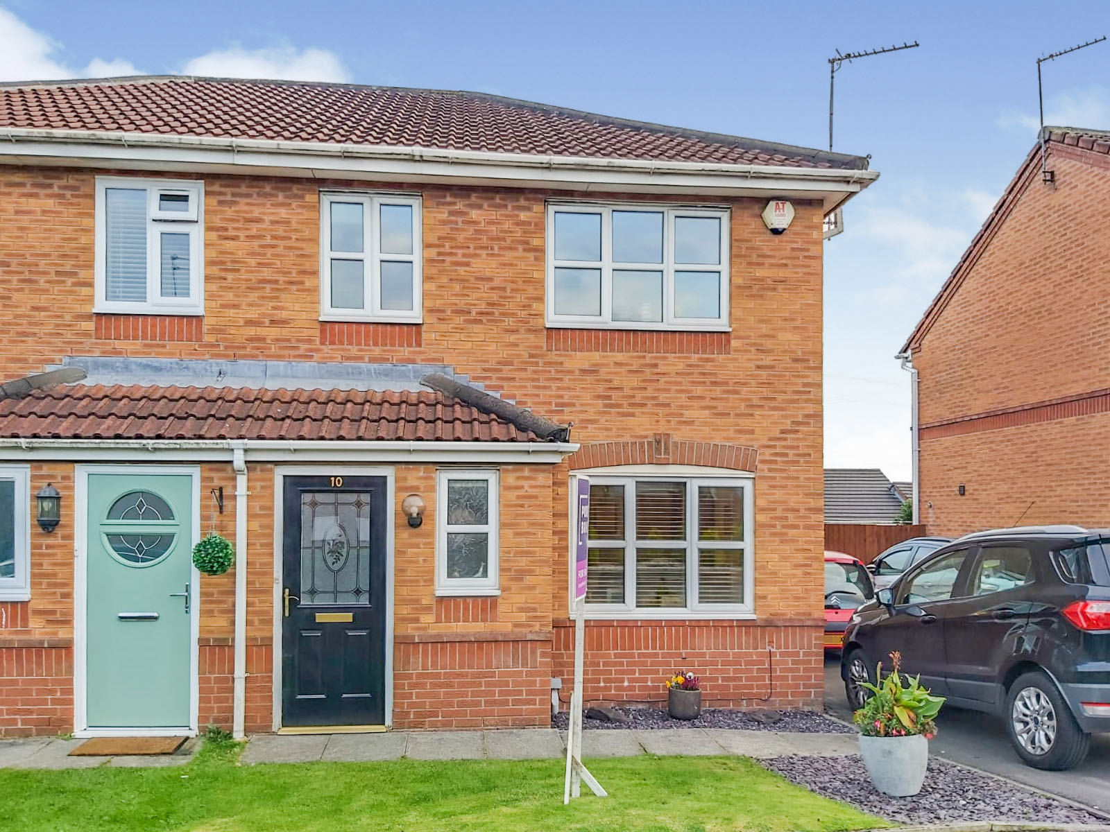 3 bedroom semi-detached house for sale in Bredon Way, Oldham, OL8 3WL