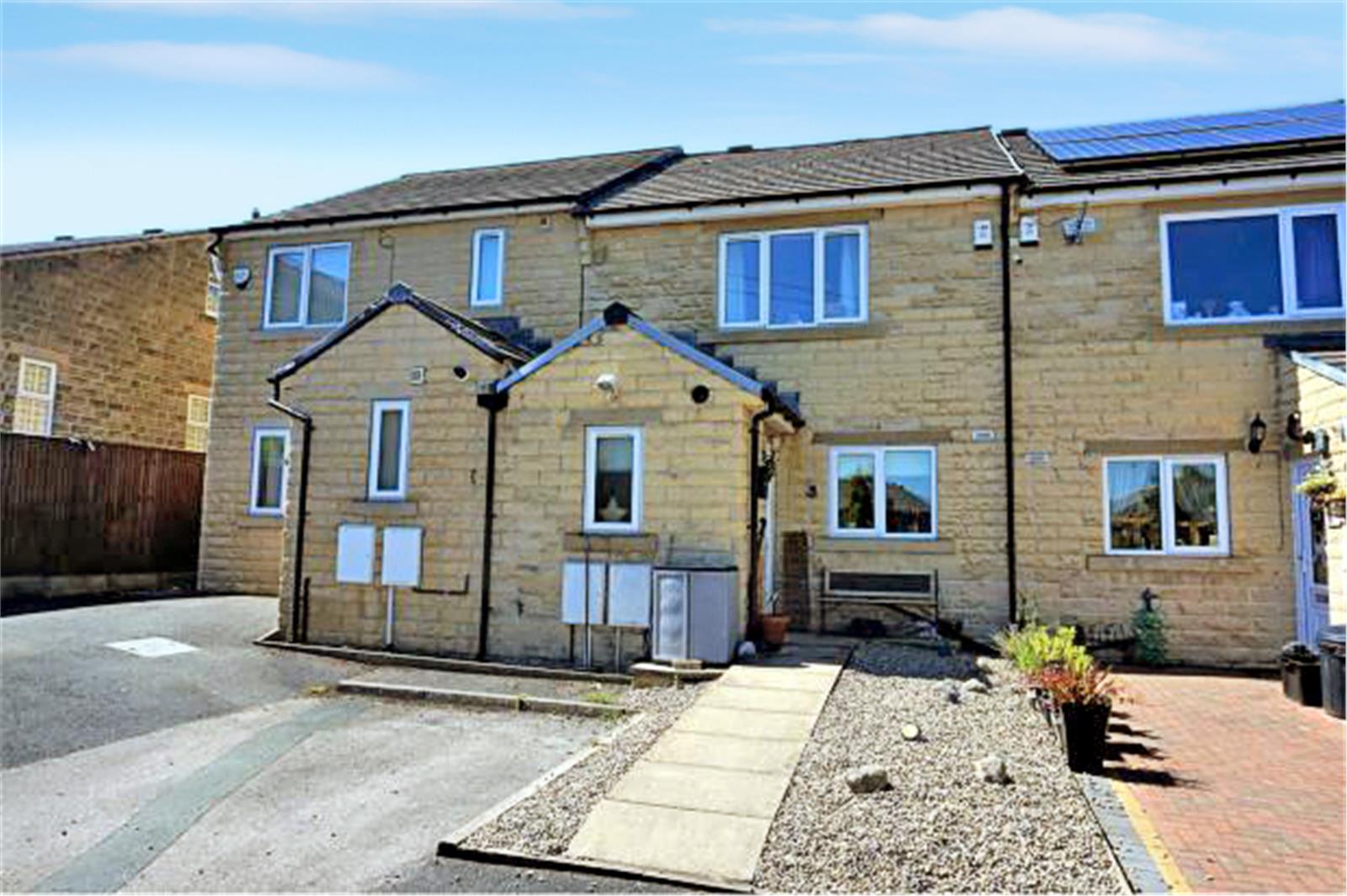 3 bedroom terraced house for sale in Keighley Road, Halifax, HX2 8AL