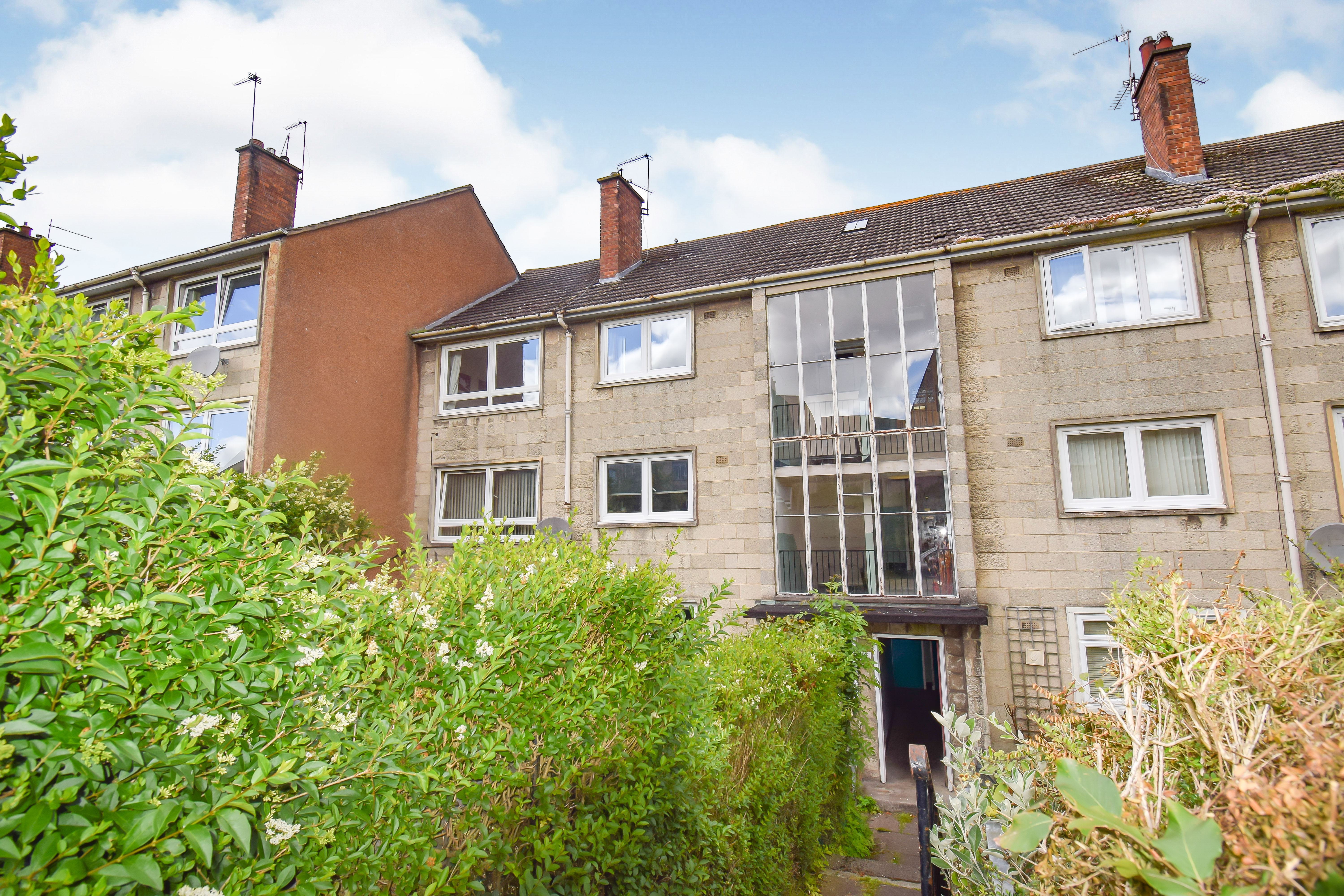 3 bedroom flat for sale in Oxgangs Farm Drive, Edinburgh, EH13 9QQ