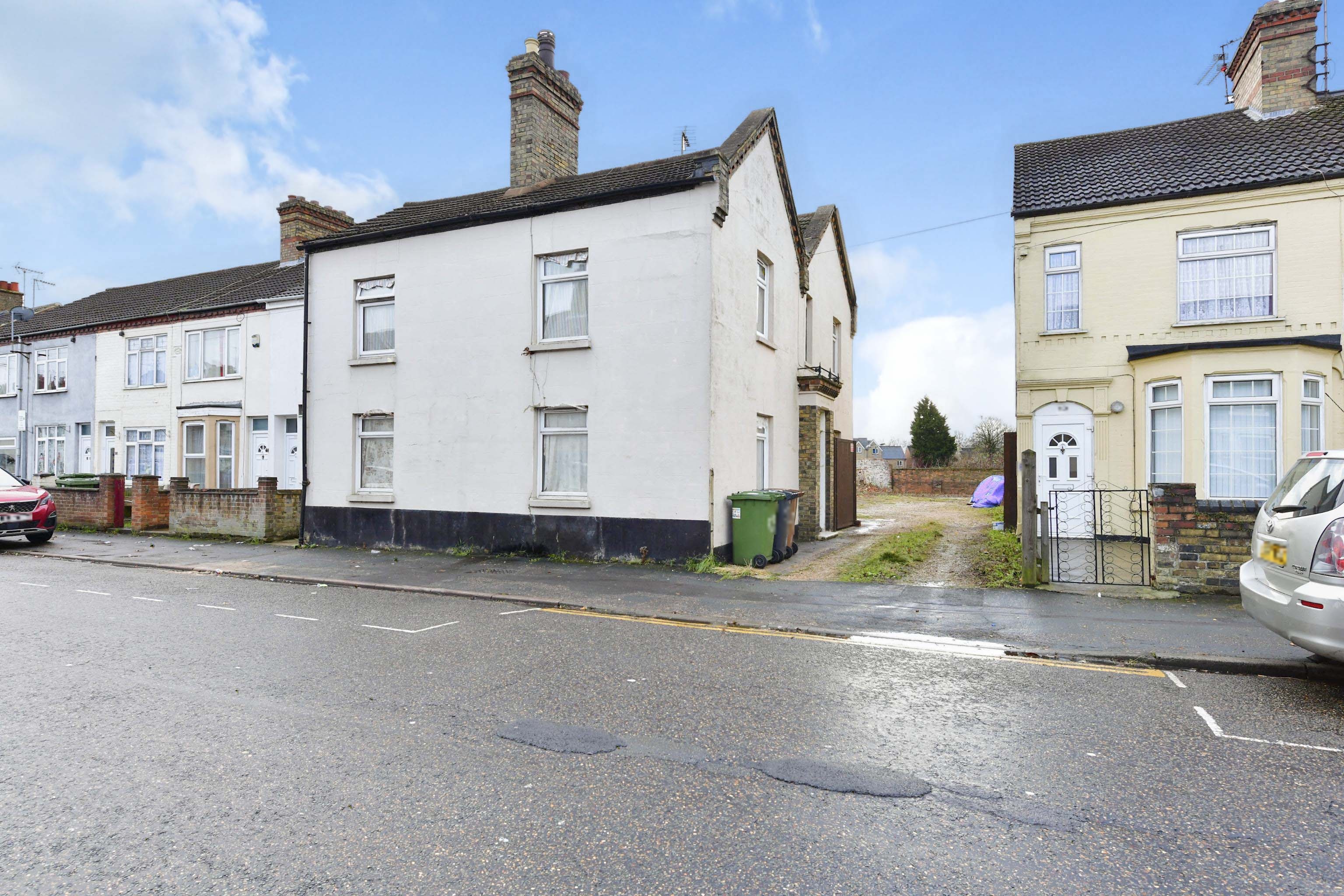 4 bedroom detached house for sale in Padholme Road, Peterborough, PE1 5EN