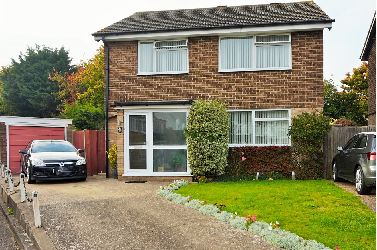 4 bedroom detached house for sale in Leyhill Drive, Luton, LU1 5QA