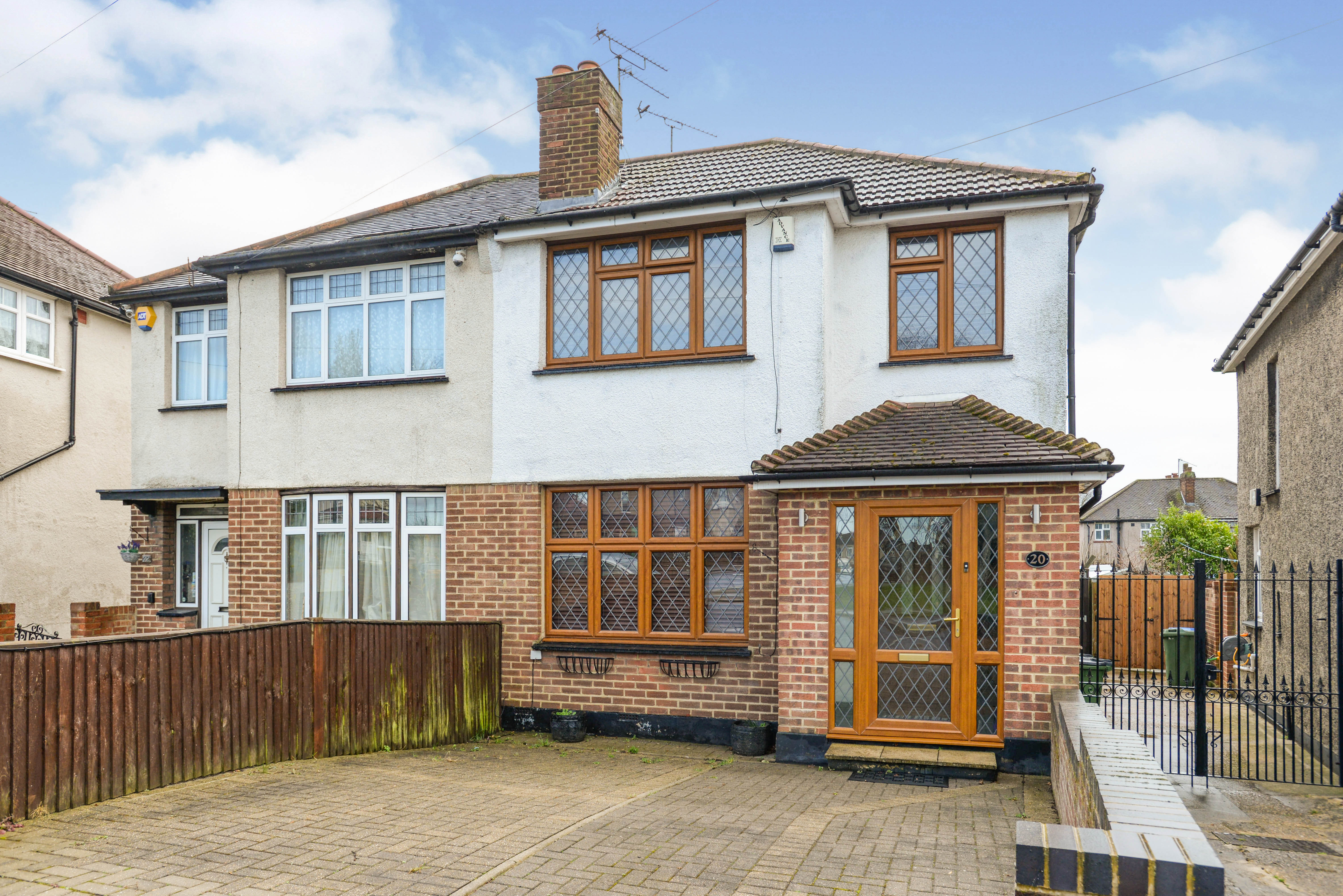 3 bedroom semi-detached house for sale in Duncroft, London, SE18 2JA