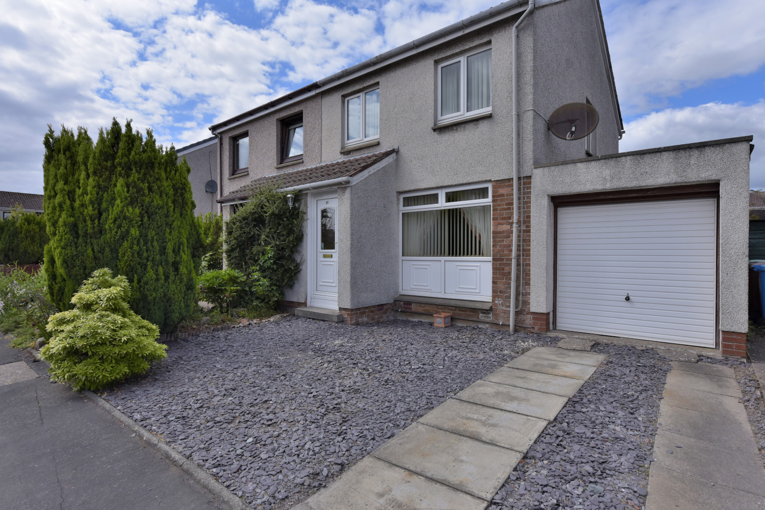 3 bedroom semi-detached house for sale in Glenavon Drive, Dunfermline ...