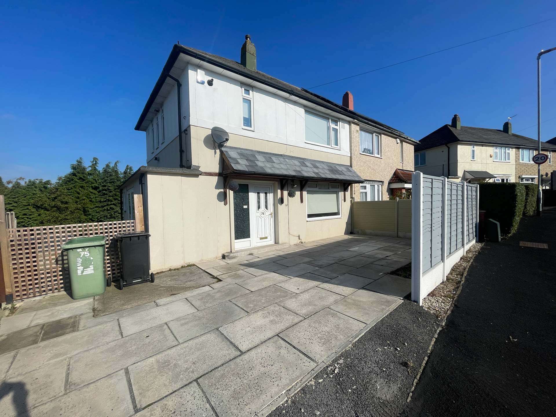 2 bedroom semi-detached house for sale in Brooklands Lane, Leeds, LS14 6QH