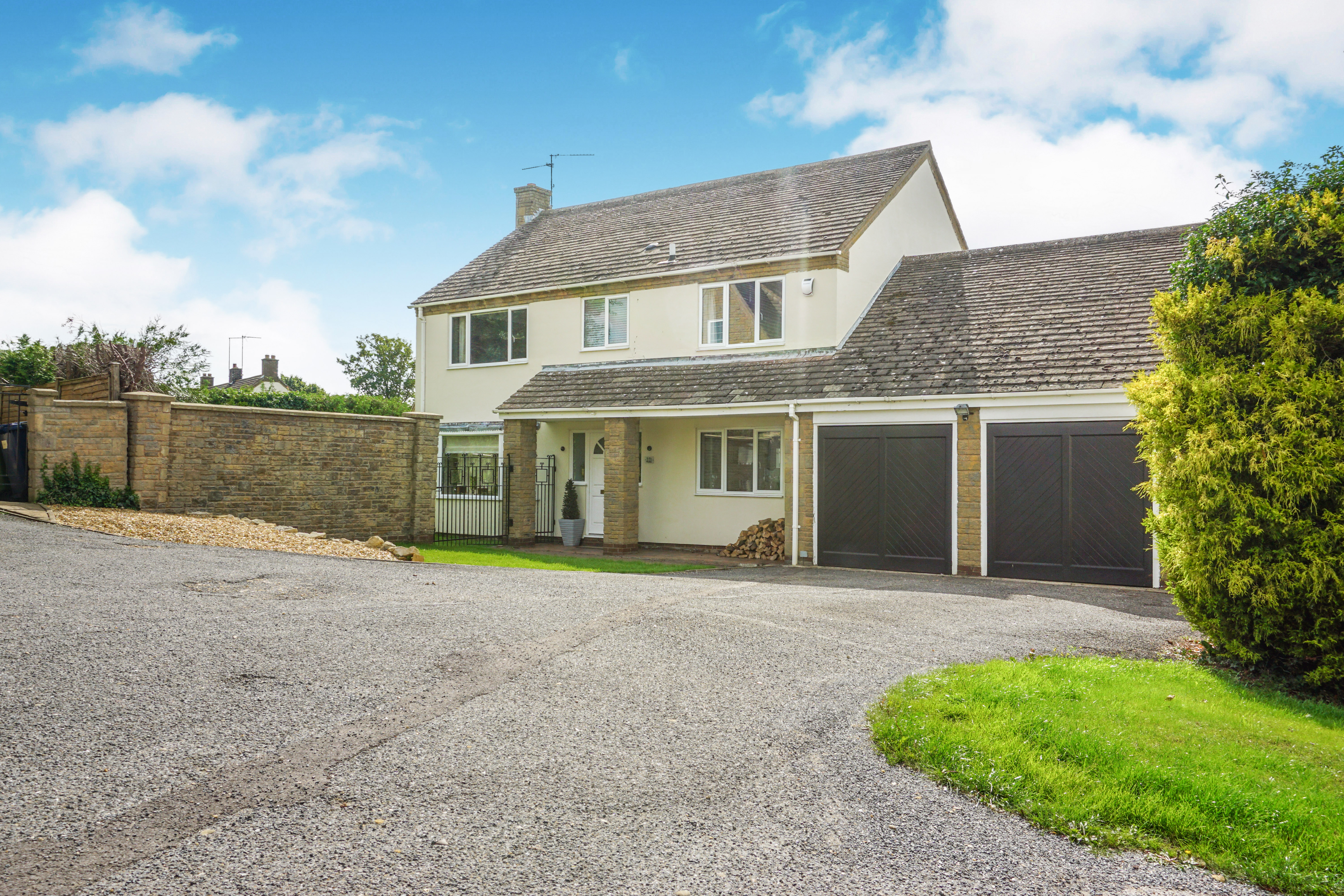 4 bedroom detached house for sale in Wansford Road, Peterborough, PE8 6RZ