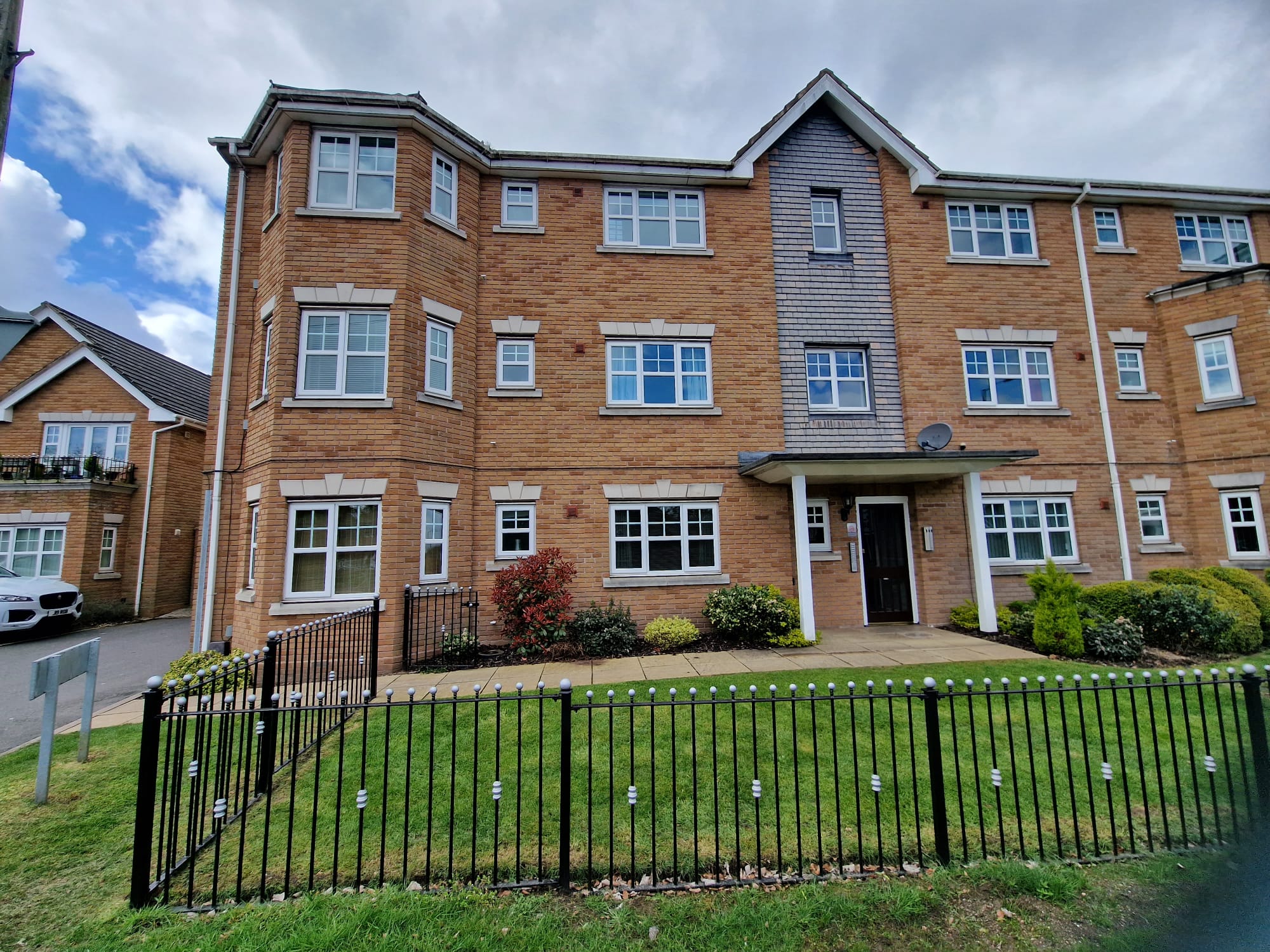 2 bedroom apartment to rent in Foley Court, Sutton Coldfield, B74 3TG