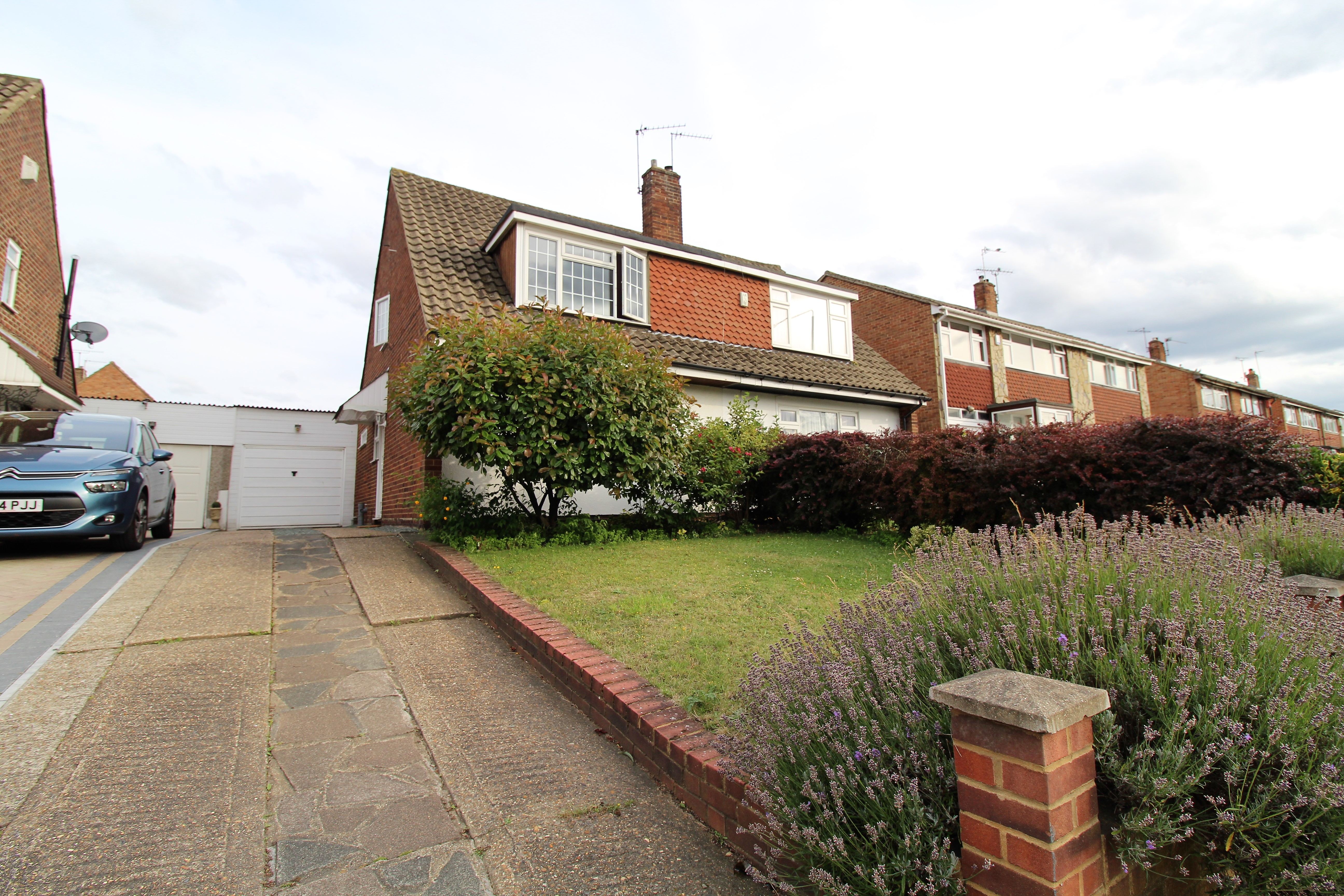 3 bedroom semi-detached house for sale in Bexley Road, Erith, DA8 3SN