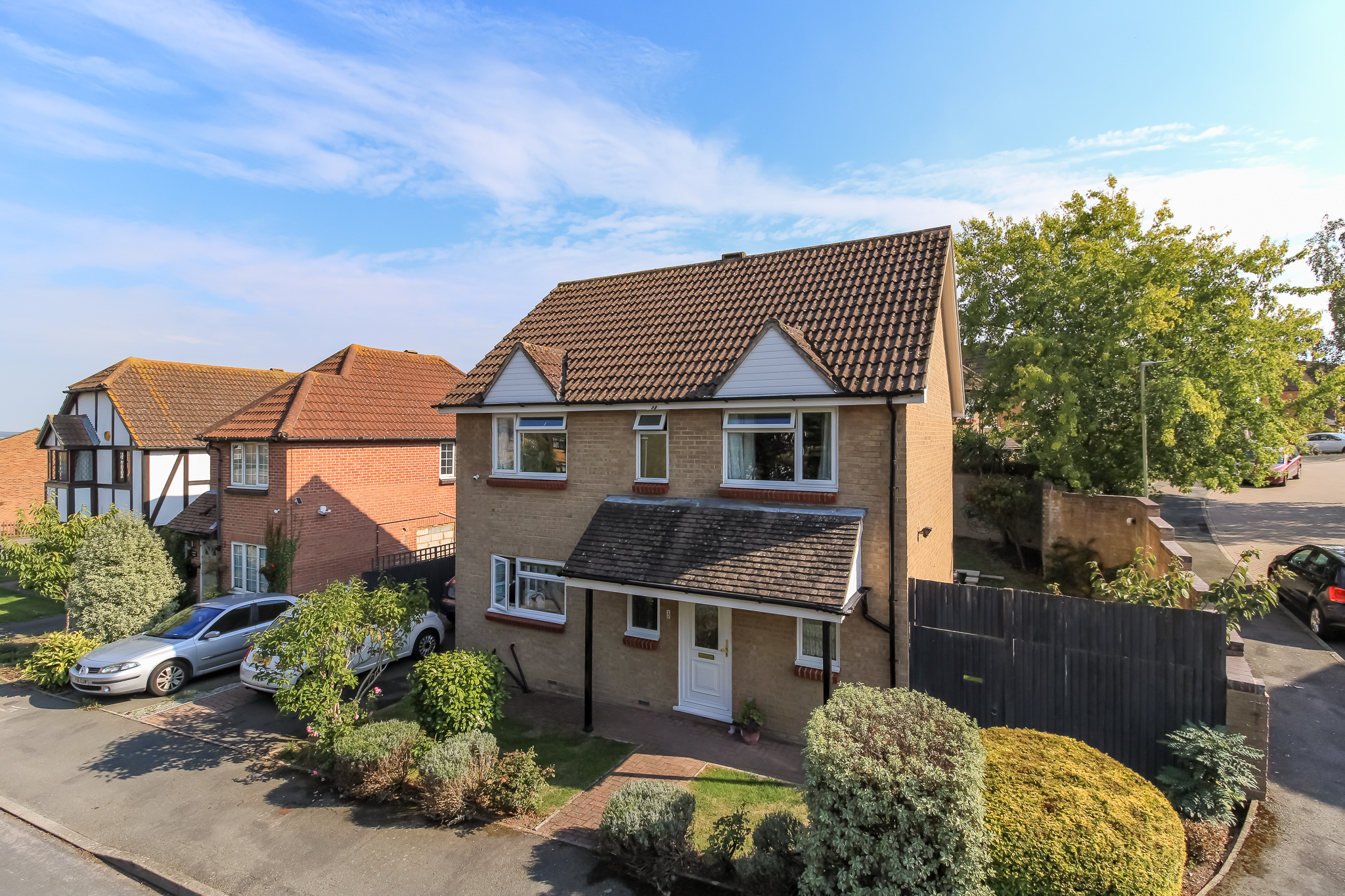 4 bedroom detached house for sale in Greenacres Drive, Hailsham, BN27 2PU