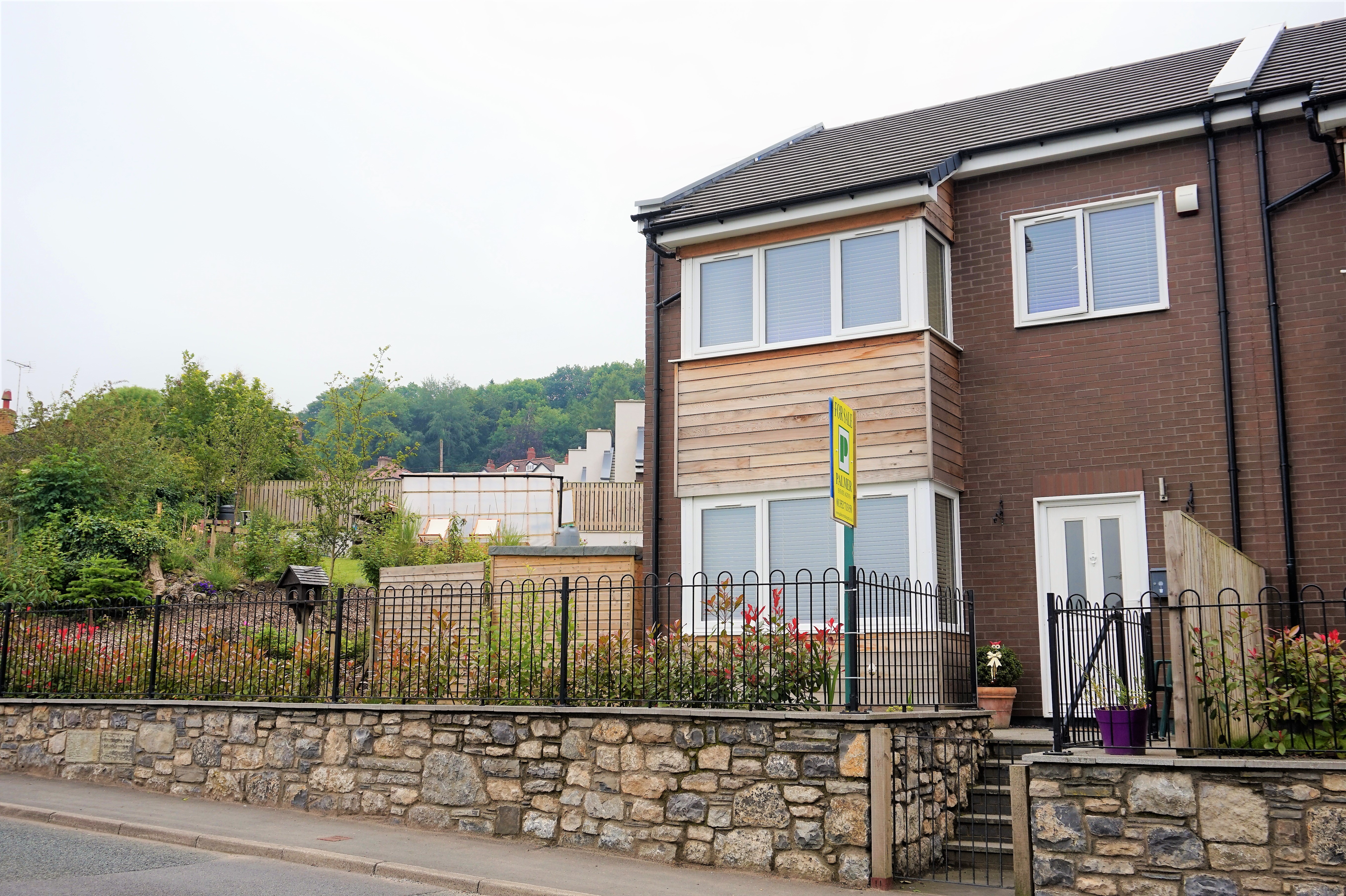 3 bedroom end of terrace house for sale in halkyn road, holywell, CH8 7TZ