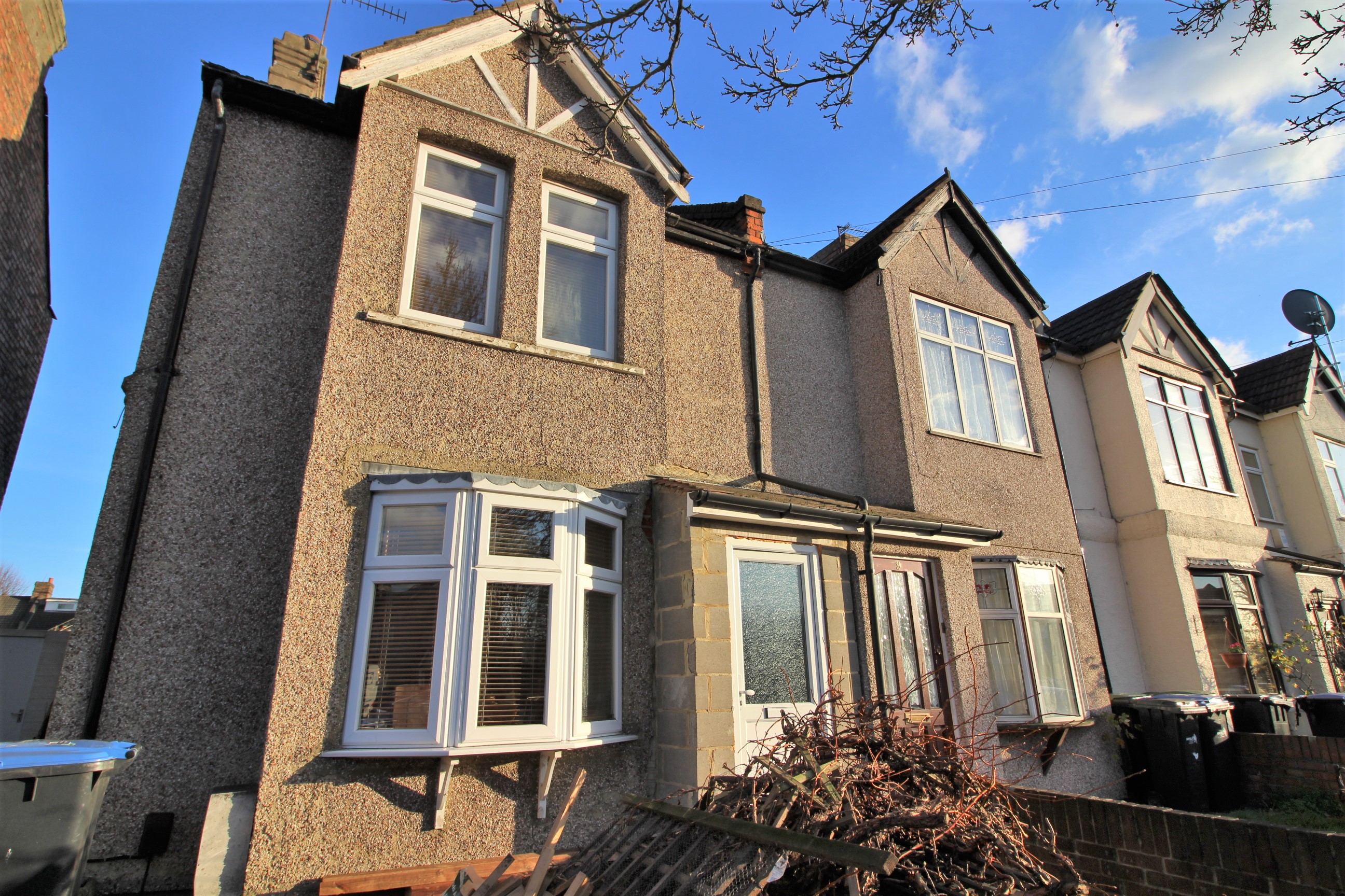 3 bedroom end of terrace house for sale in Westmoor Road, Enfield, EN3 7LE