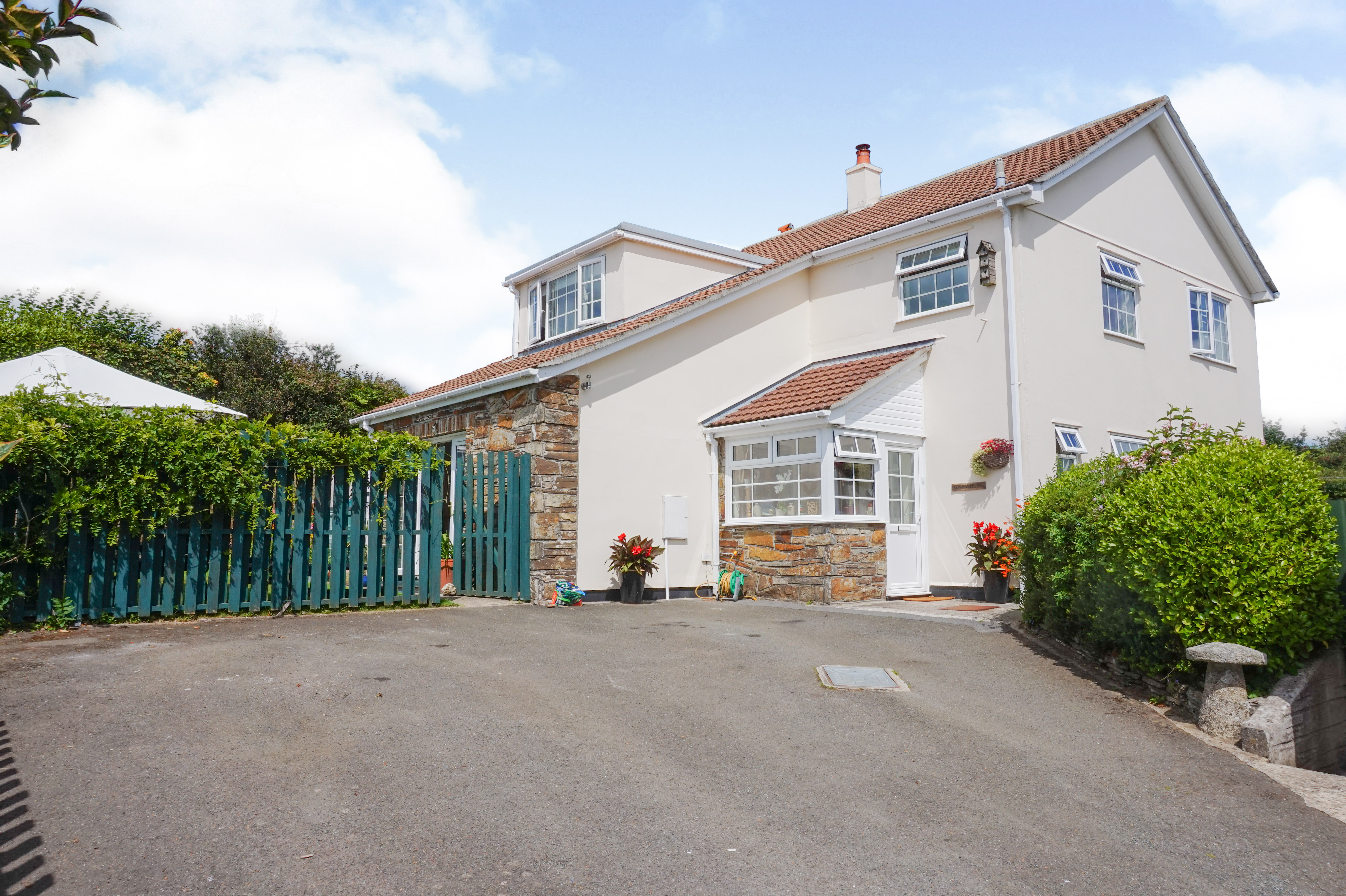 4 bedroom detached house for sale in Barton Meadow, Looe, PL13 2LW
