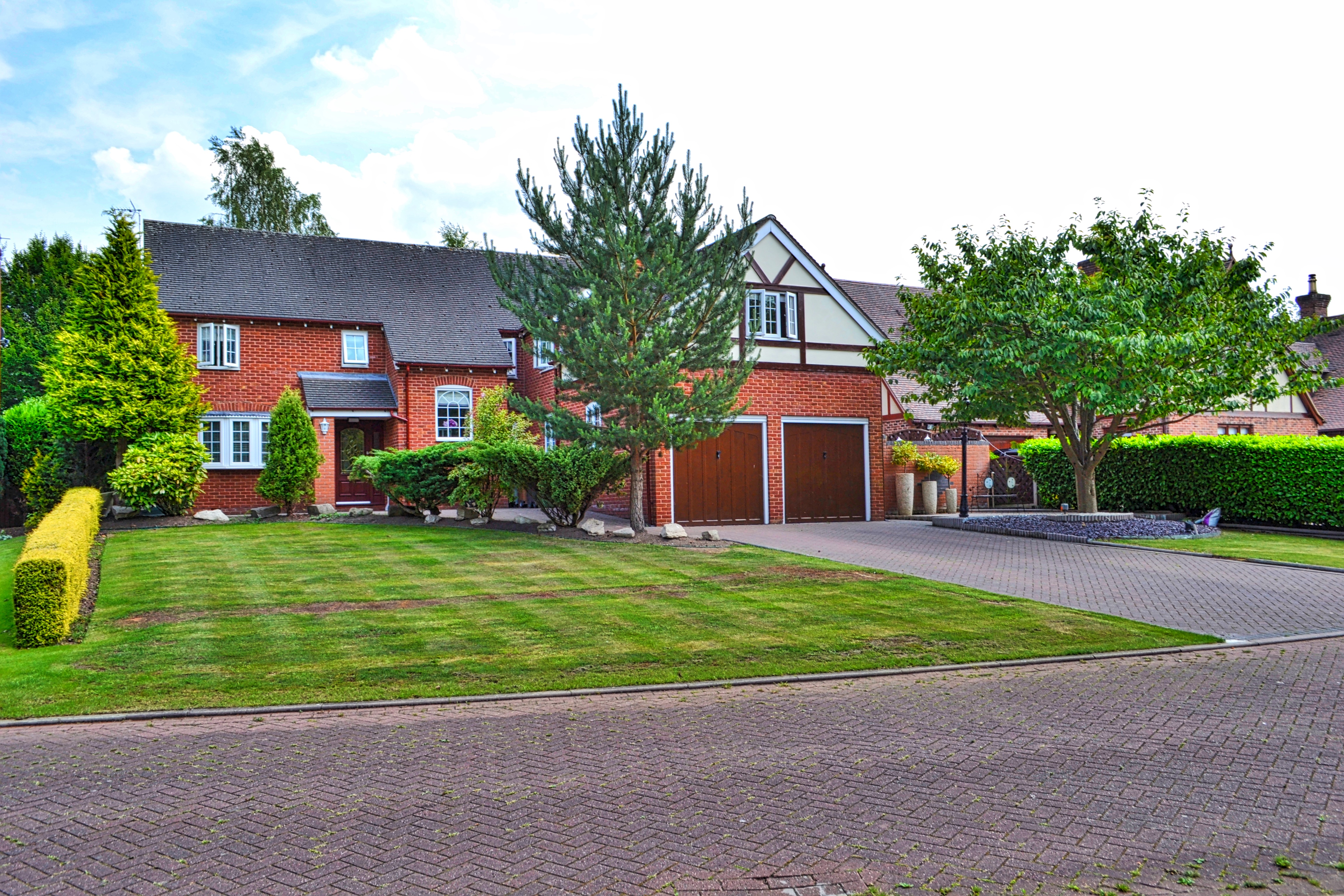 5 bedroom detached house for sale in Bowles Close, Sandbach, CW11 1YH