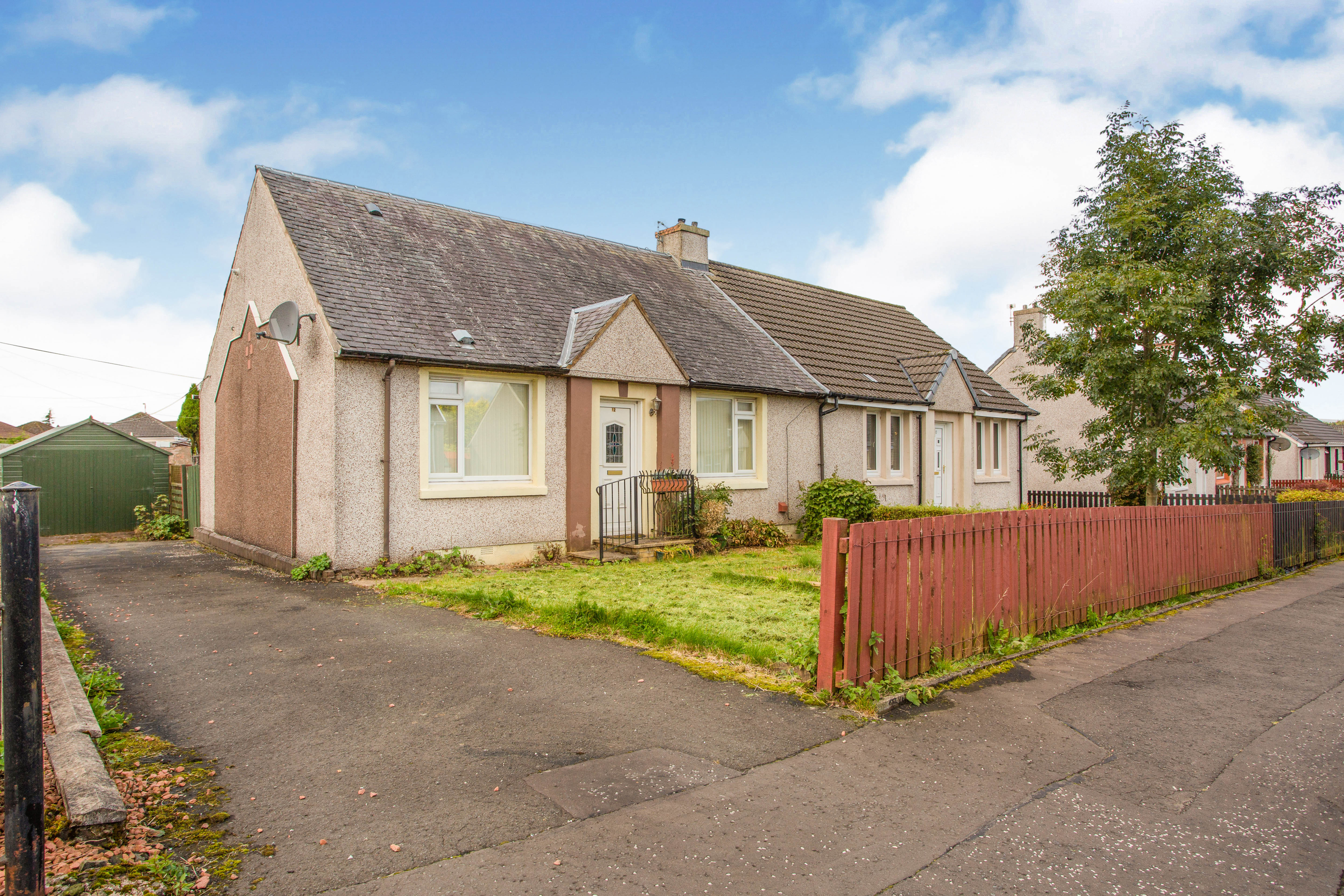 2 bedroom semi-detached house for sale in Clyde Drive, Shotts, ML7 5LY