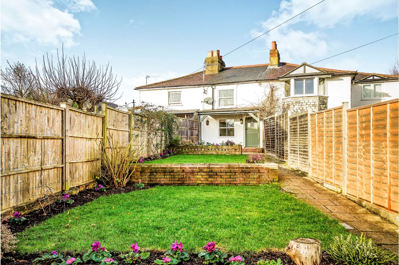 3 bedroom cottage for sale in River Lane, Fetcham, Leatherhead, KT22 9RP