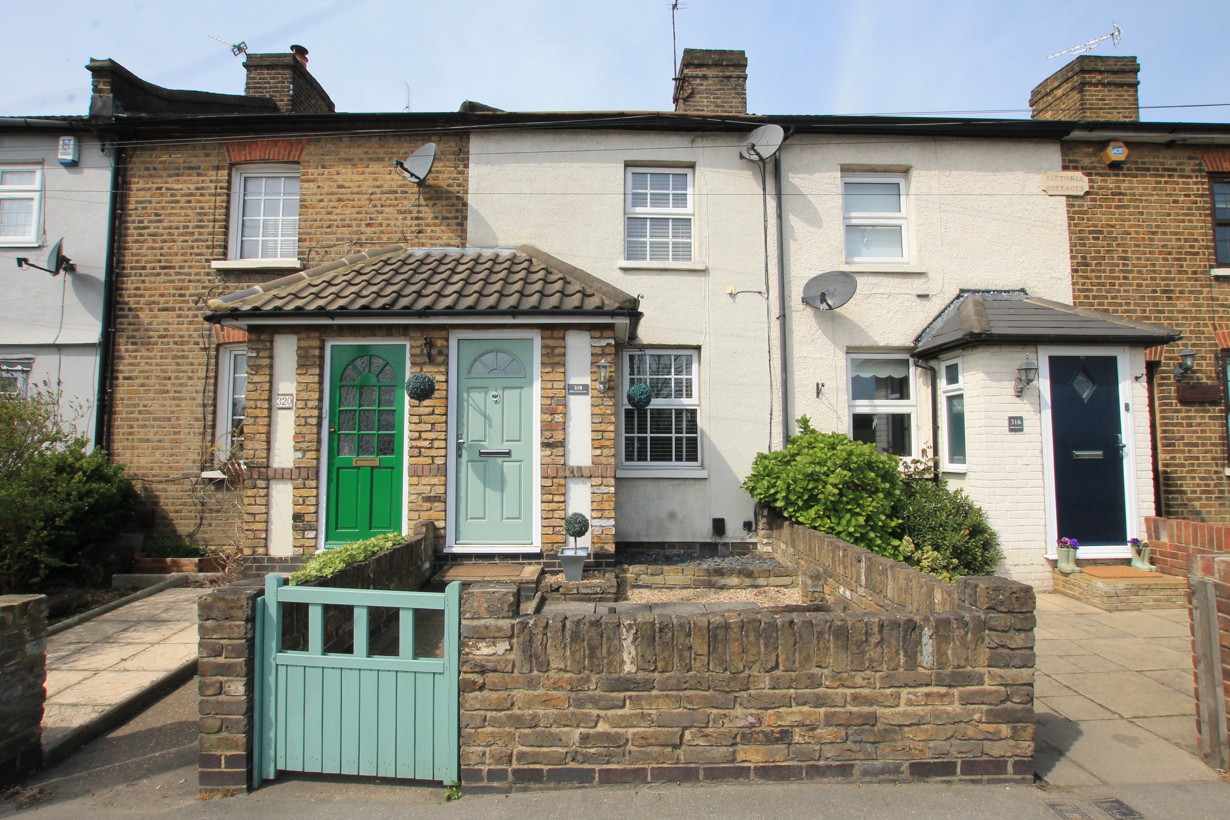 2 bedroom terraced house for sale in Abbs Cross Lane, Hornchurch, RM12 4YD