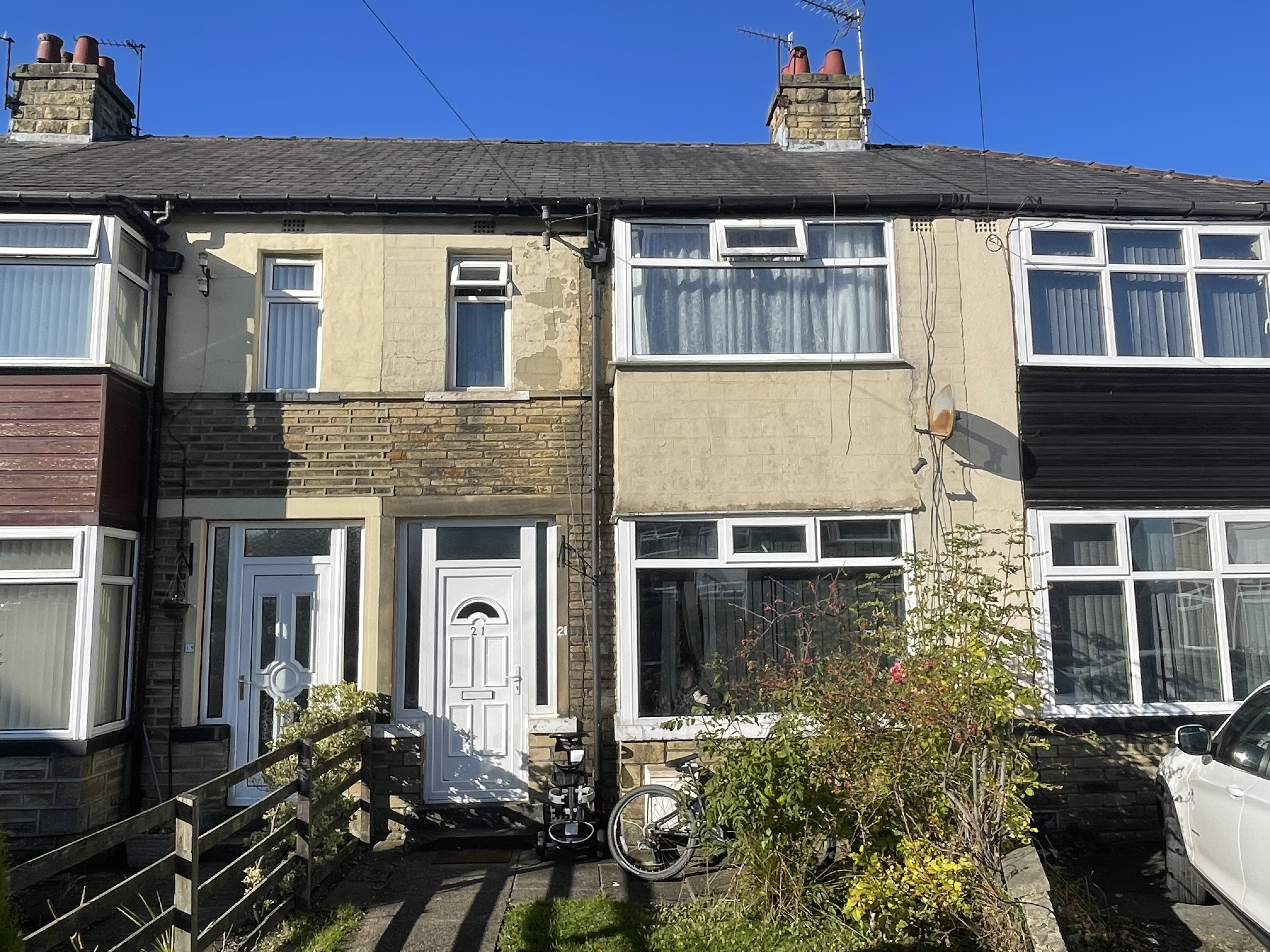 3 bedroom terraced house for sale in Raymond Drive, Bradford, BD5 8HS
