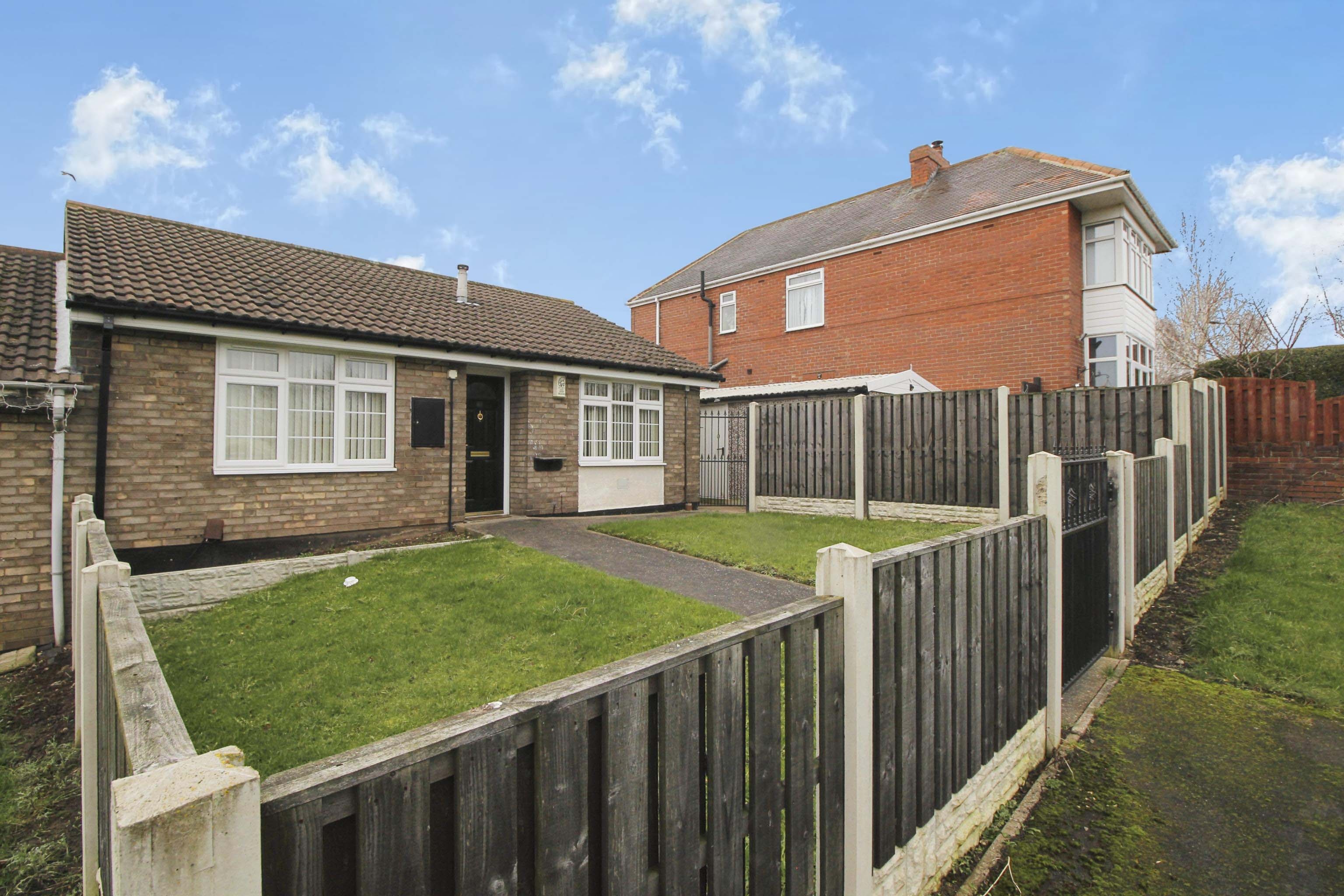 2 bedroom semi-detached bungalow for sale in Lime Tree Walk, Doncaster ...