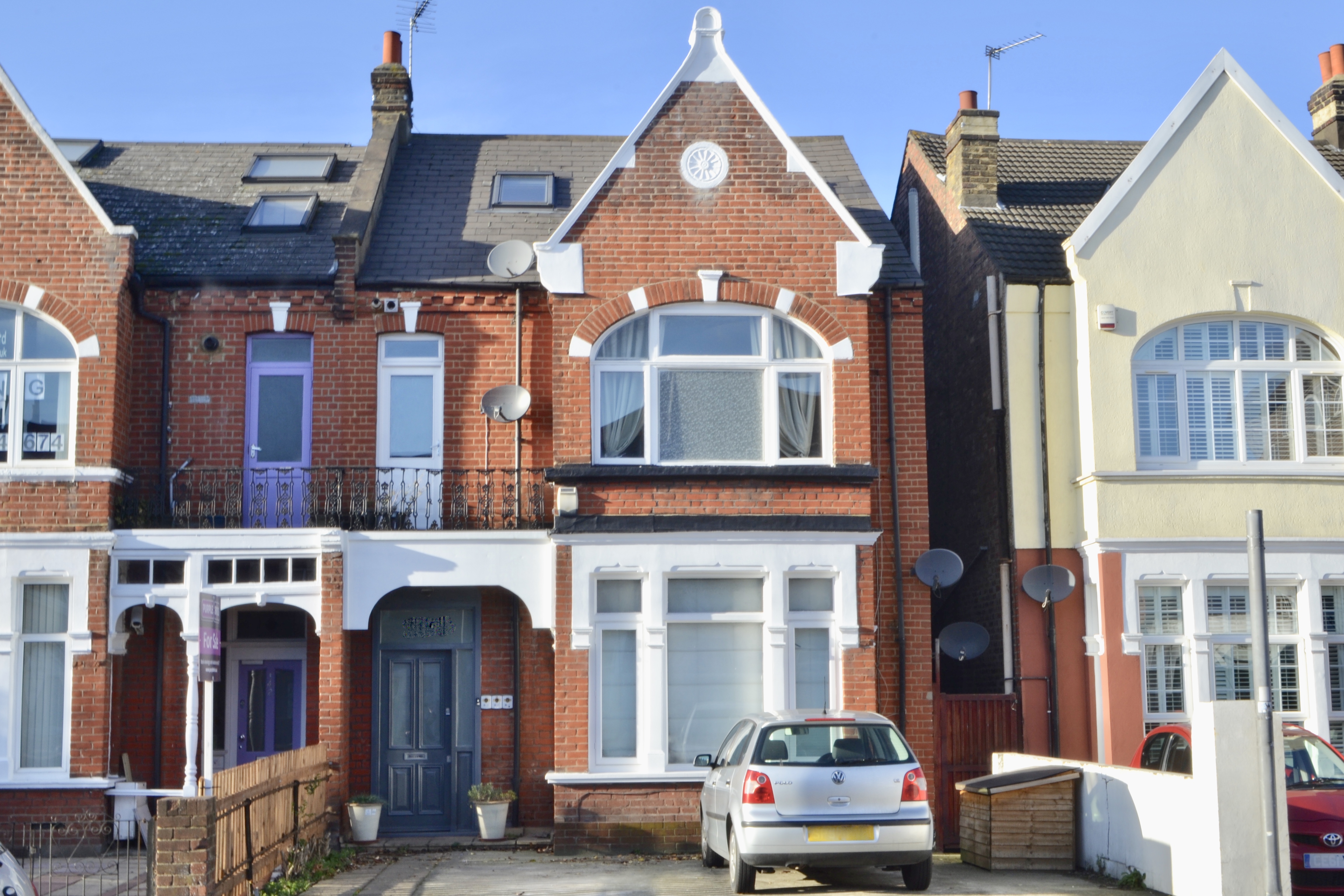 2 bedroom flat for sale in Mitcham Lane, Streatham, SW16 6NS