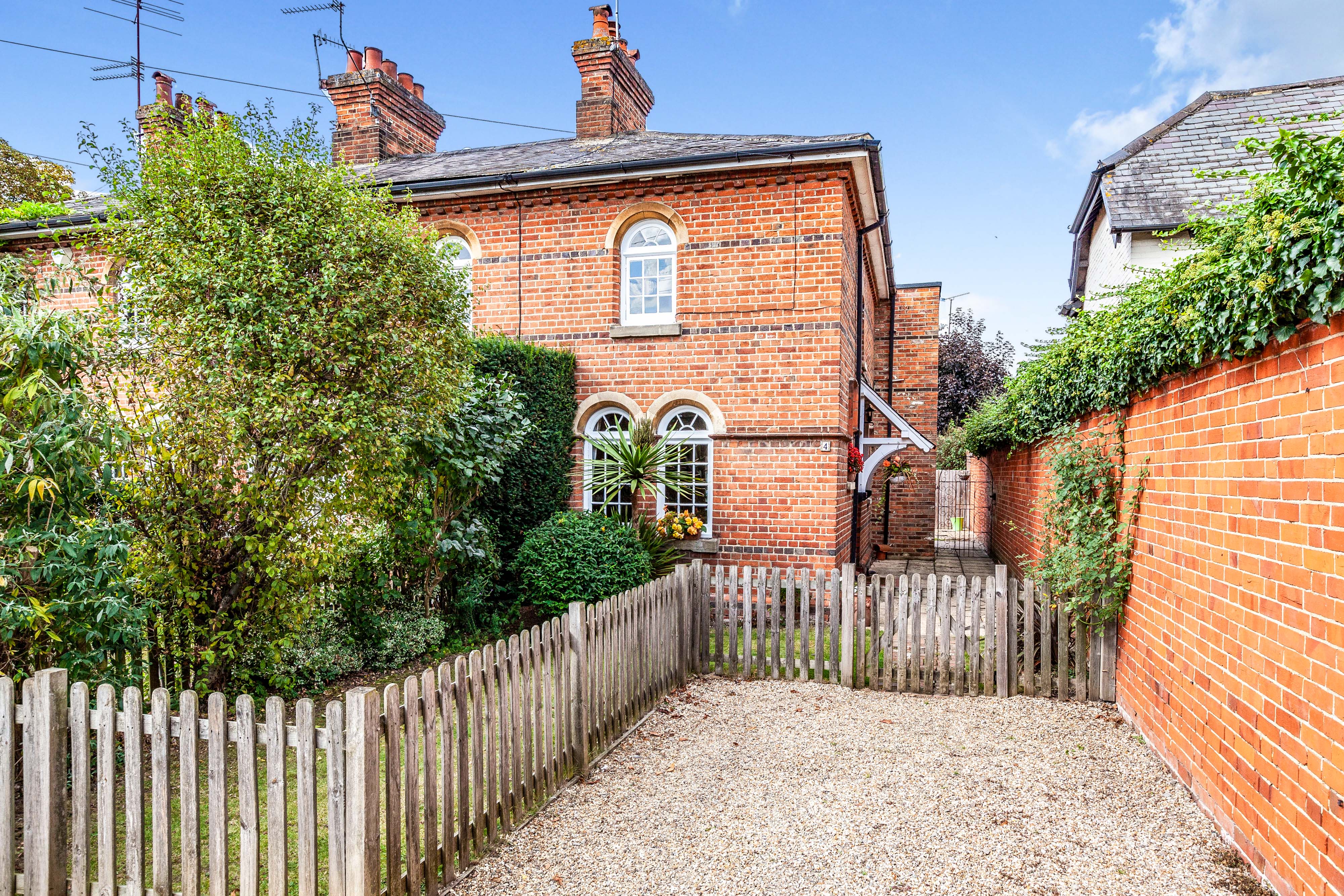 2 bedroom end of terrace house for sale in Ray Mill Road East ...