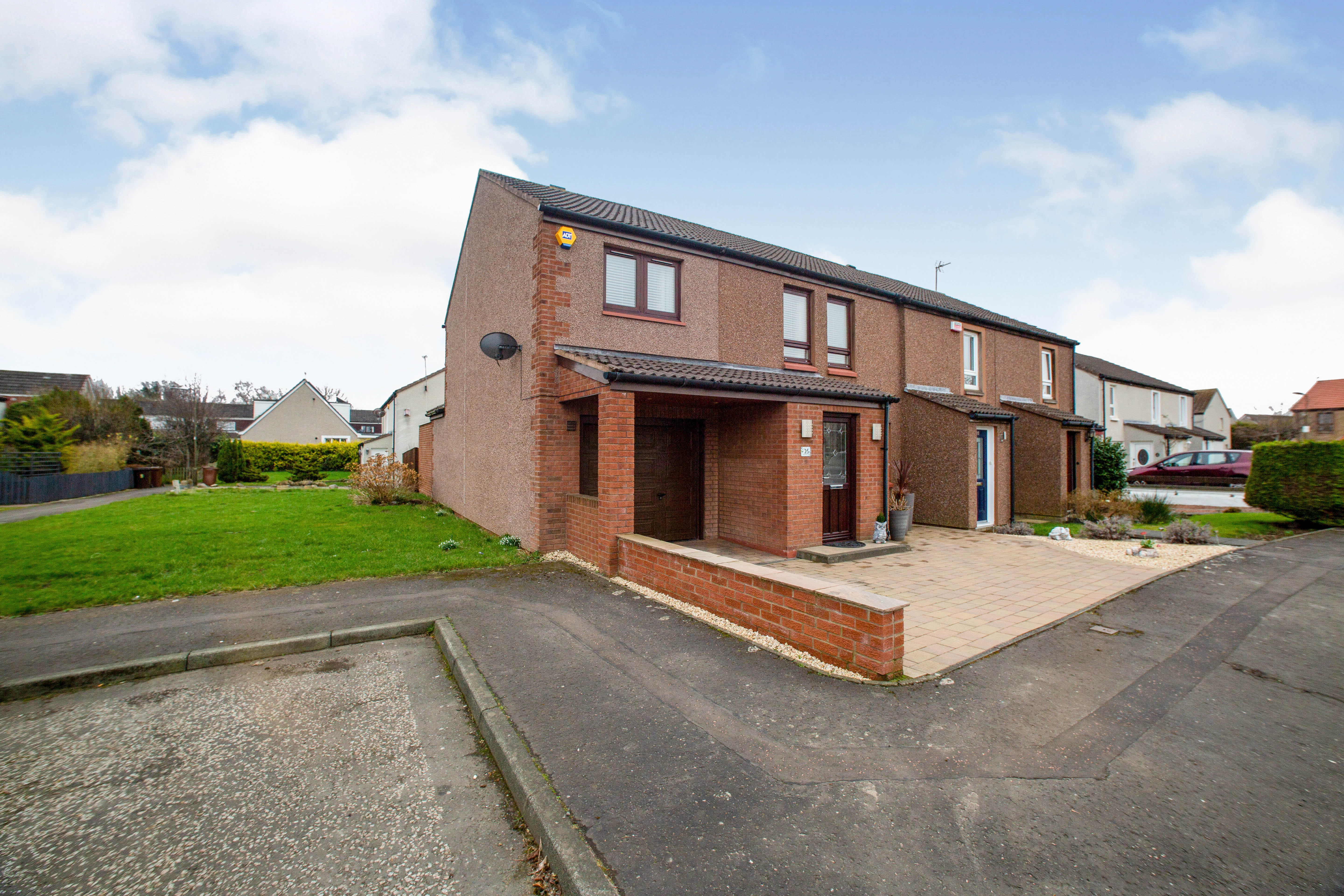 4 bedroom end of terrace house for sale in Stoneybank Drive ...