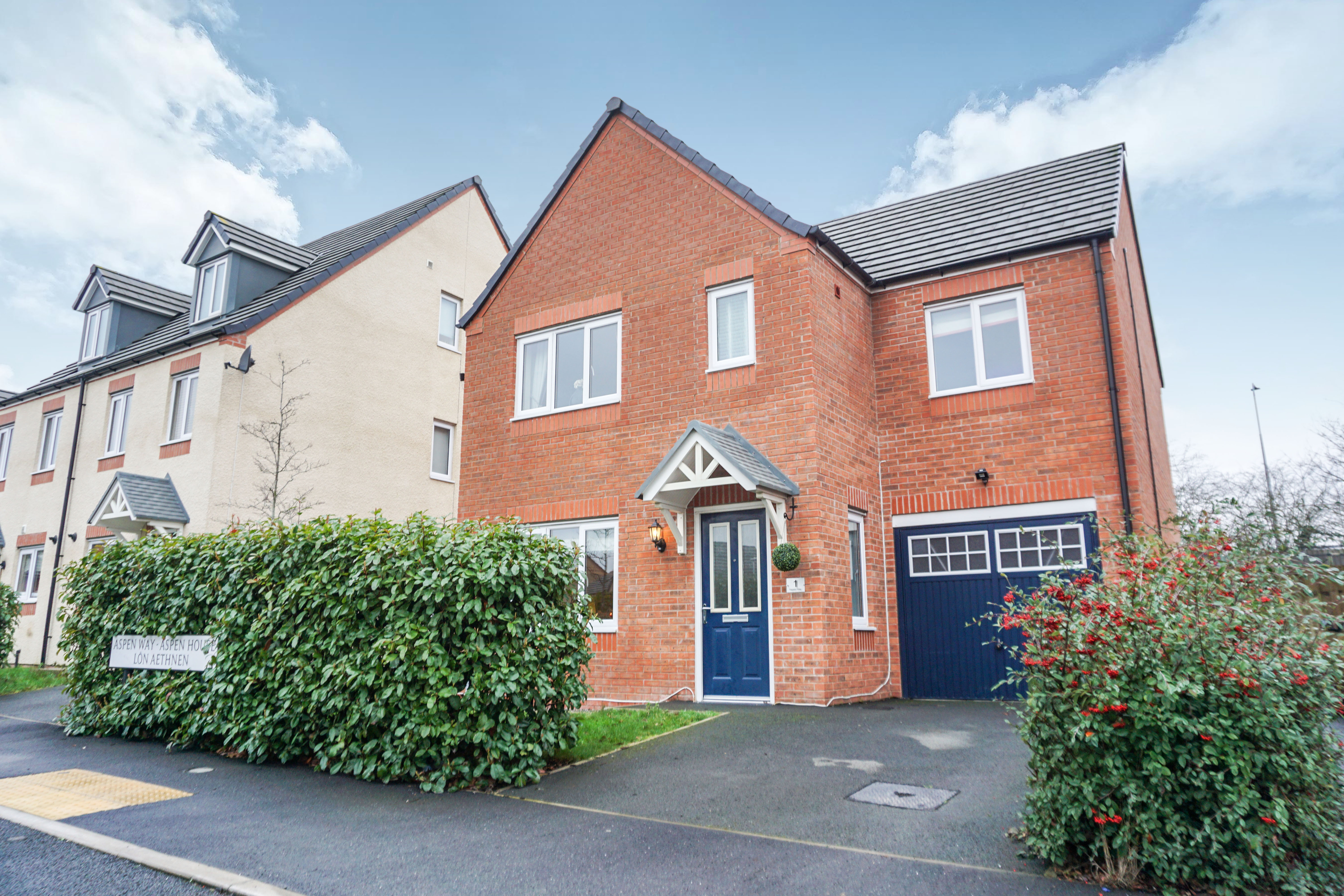 4 bedroom detached house for sale in Aspen Way, Penyffordd, Chester ...