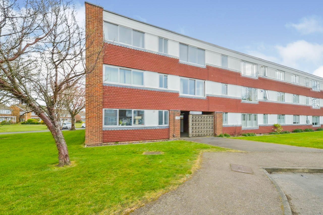 1 bedroom flat for sale in Thaynesfield, Potters Bar, EN6 5DD