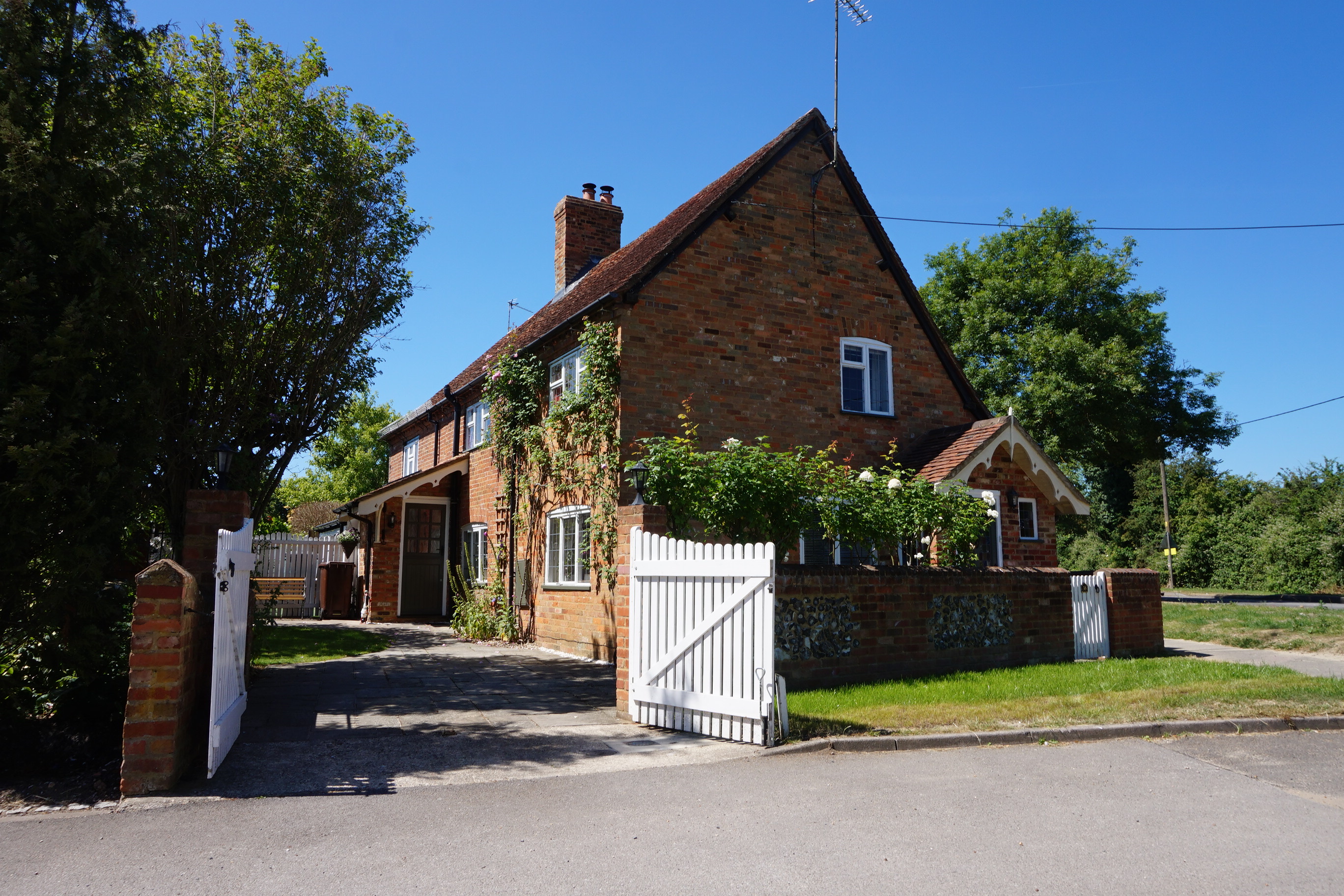 3 bedroom semi-detached house for sale in Marroway, Weston Turville ...