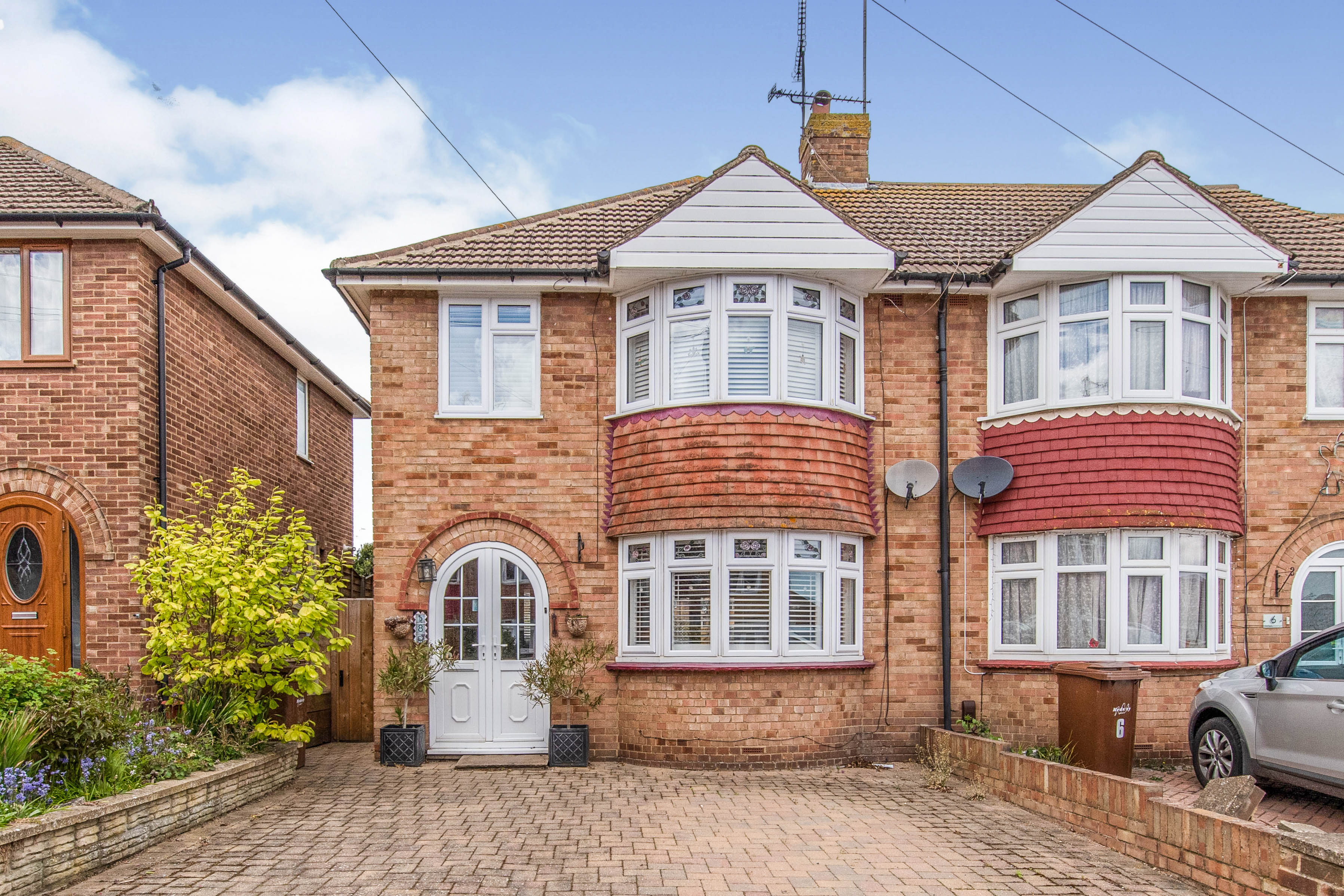 3 bedroom end of terrace house for sale in Suffolk Avenue, Rainham ...