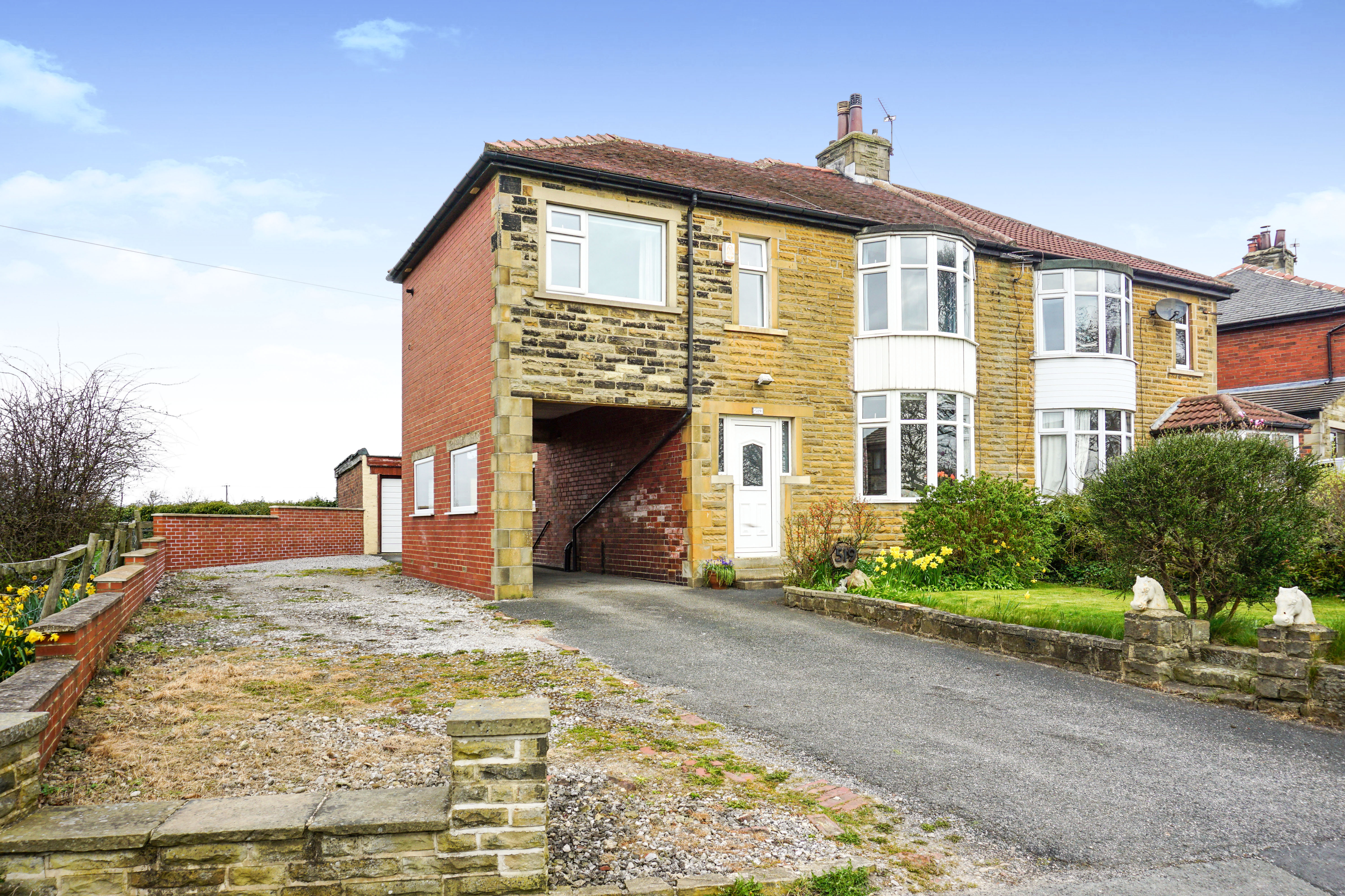 4 bedroom semi-detached house for sale in Hunsworth Lane, Bradford, BD4 6RN