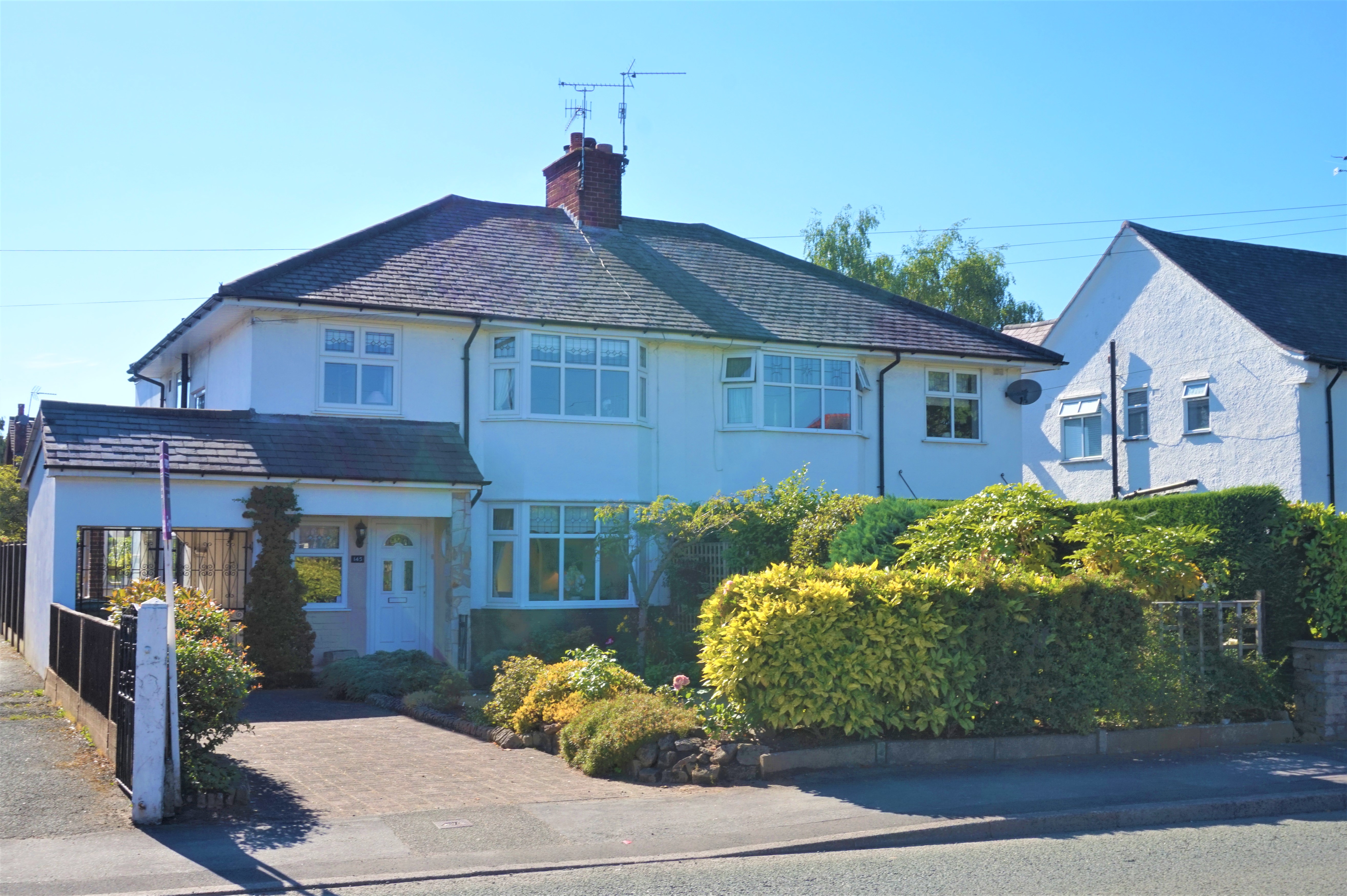 4 bedroom semi-detached house for sale in Chester Road, Wrexham, LL11 2SW