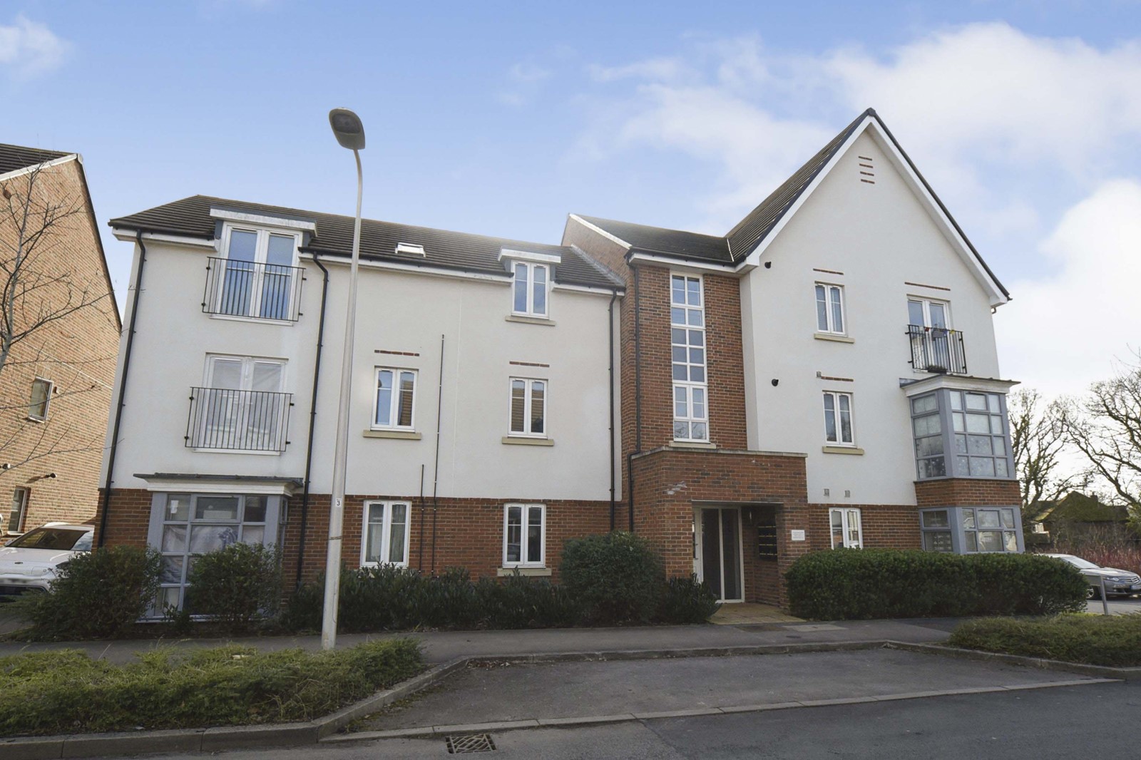 2 bedroom apartment for sale in Whitlock Avenue, Wokingham, RG40 1GJ