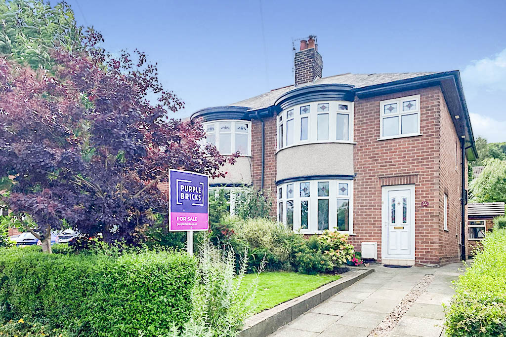 3 bedroom semi-detached house for sale in Hillside Road, Frodsham, WA6 6AW