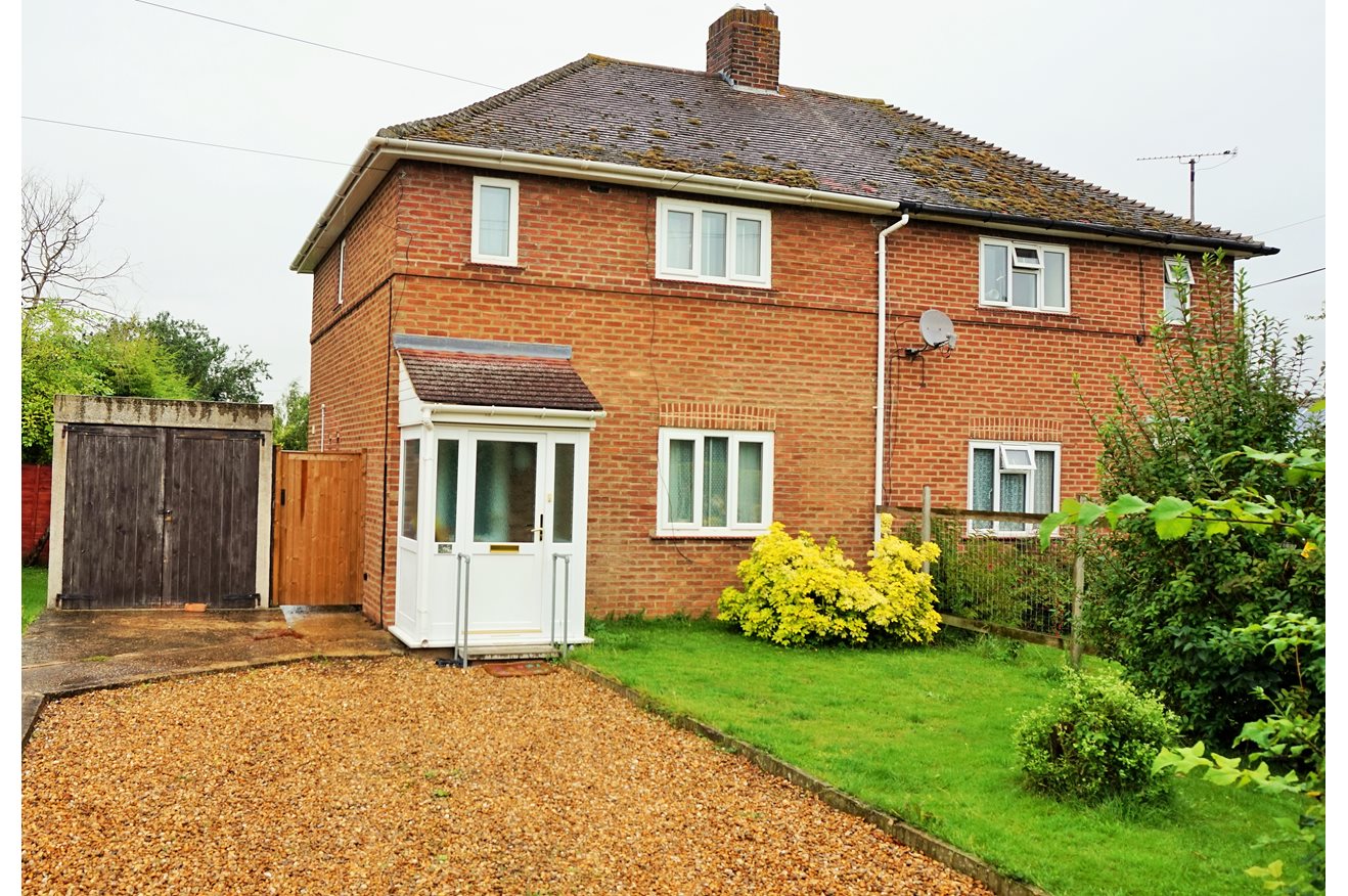 3 bedroom semi-detached house for sale in Fowlmere Road, Royston, SG8 7QU